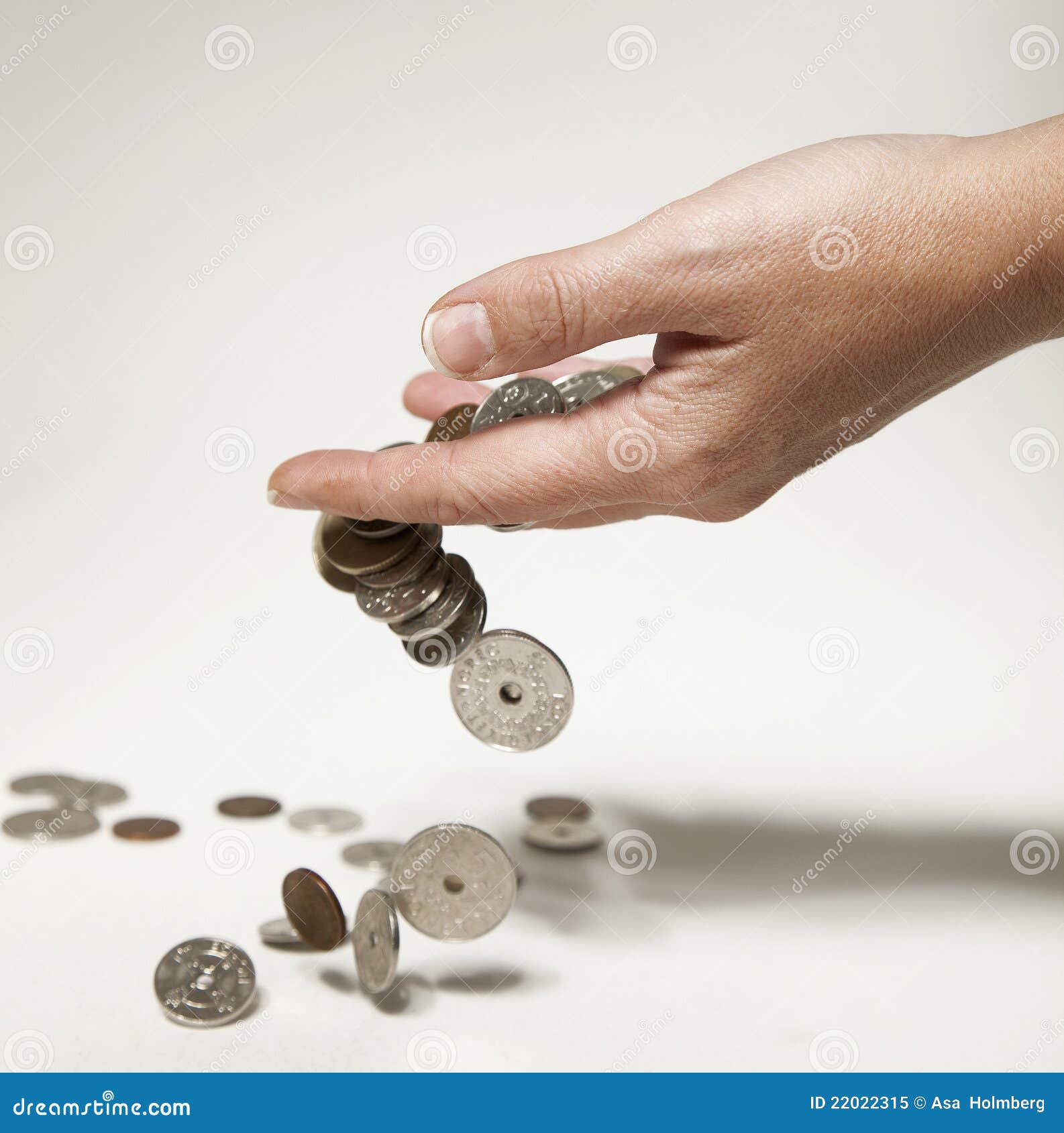 Hand Dropping Effervescent Vitamin C Tablet Into Glass Of Water Royalty ...