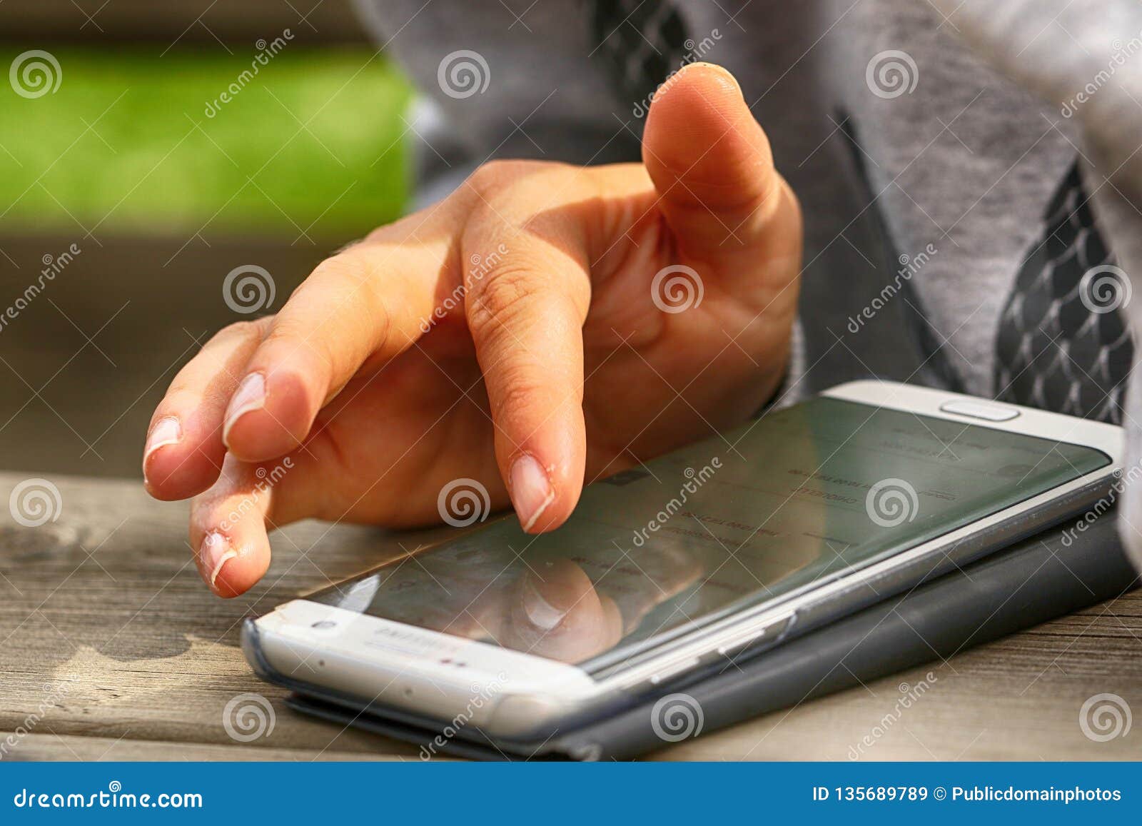 Hand, Electronic Device, Finger, Mobile Phone Picture. Image: 135689789