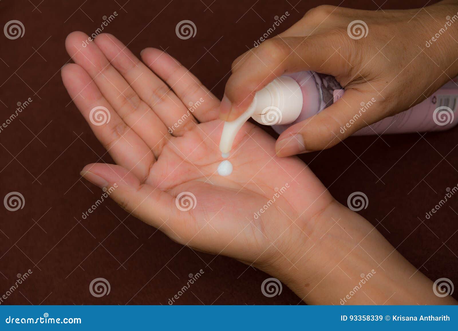 Hand Female Holding Sunscreen and Squeeze into Hand Stock Image - Image ...