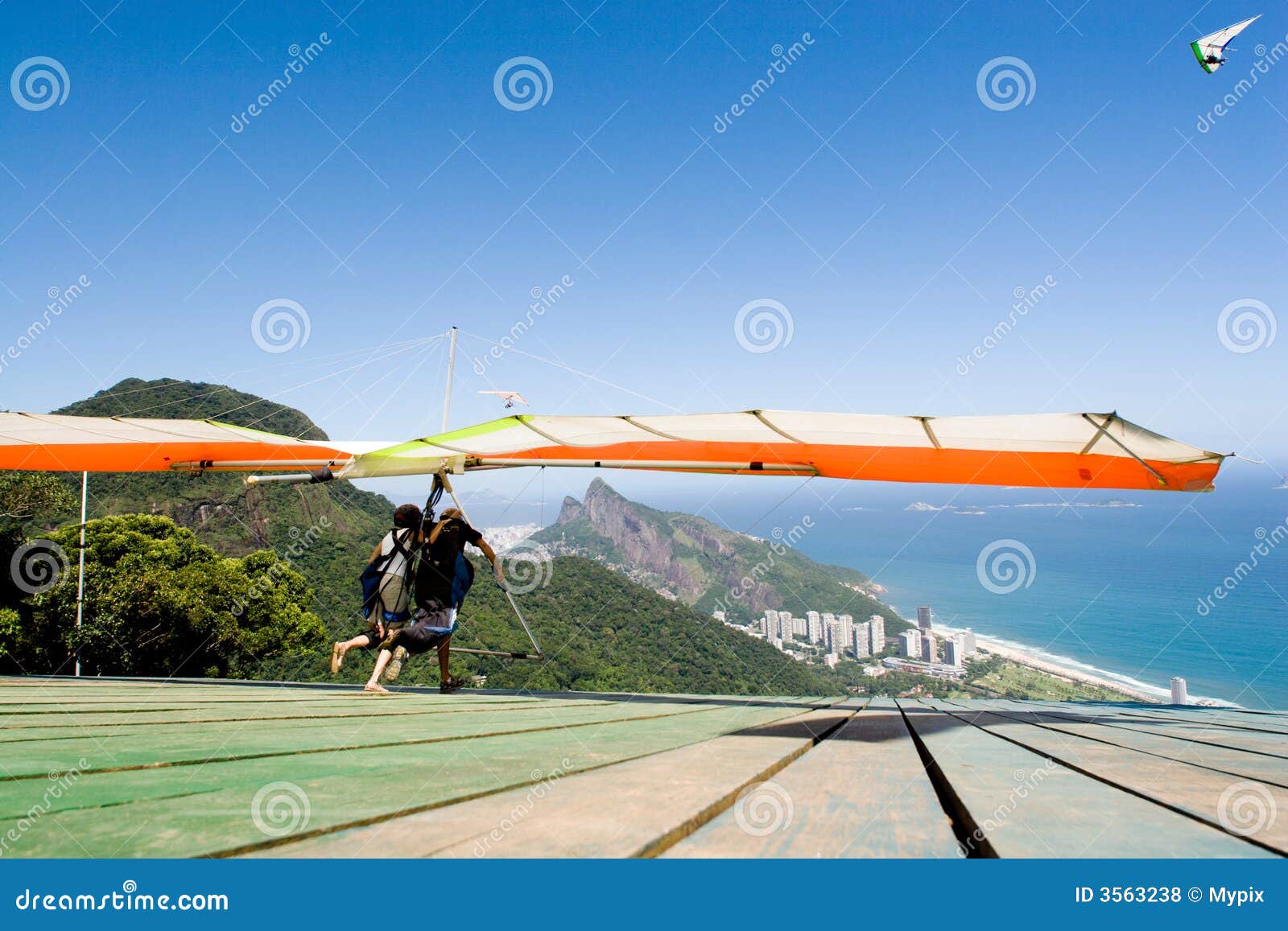 Hand gliding editorial stock photo. Image of hand, training - 3563238