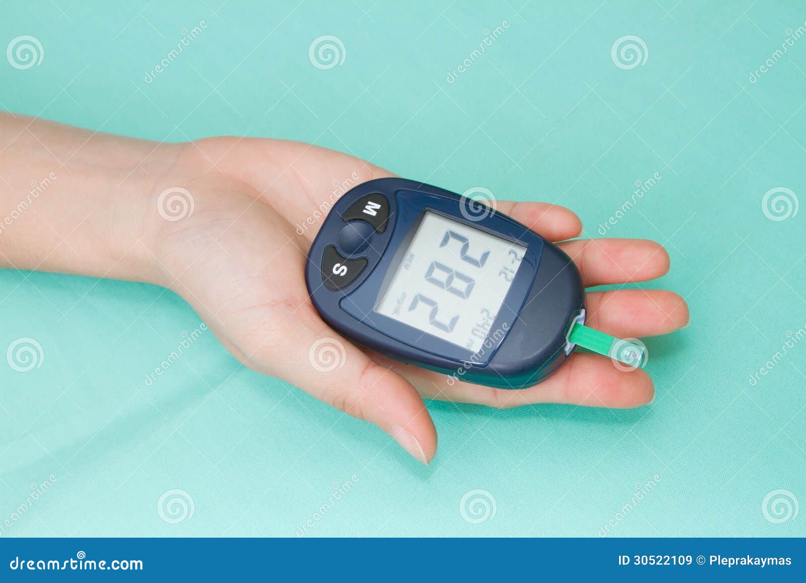 Hand with glucometer stock image. Image of monitor, diabetes - 30522109