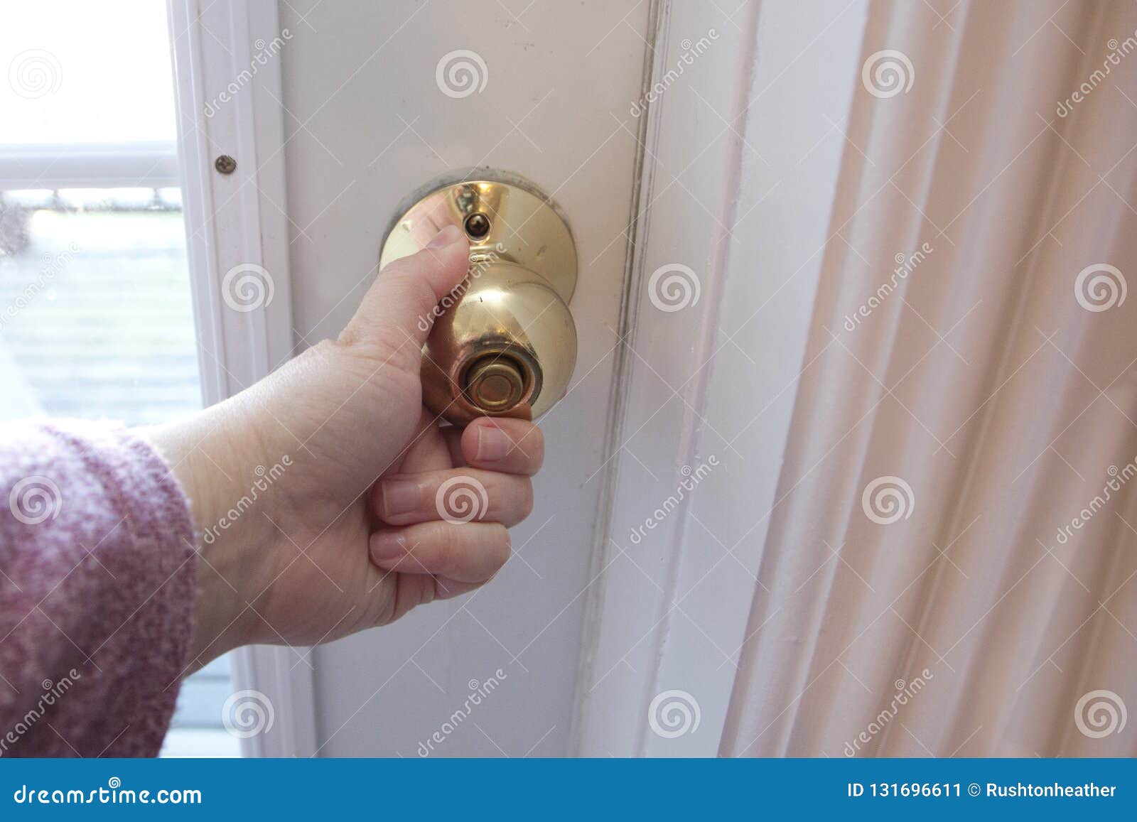 Pulling door closed stock image. Image of doorknob, finger - 131696611