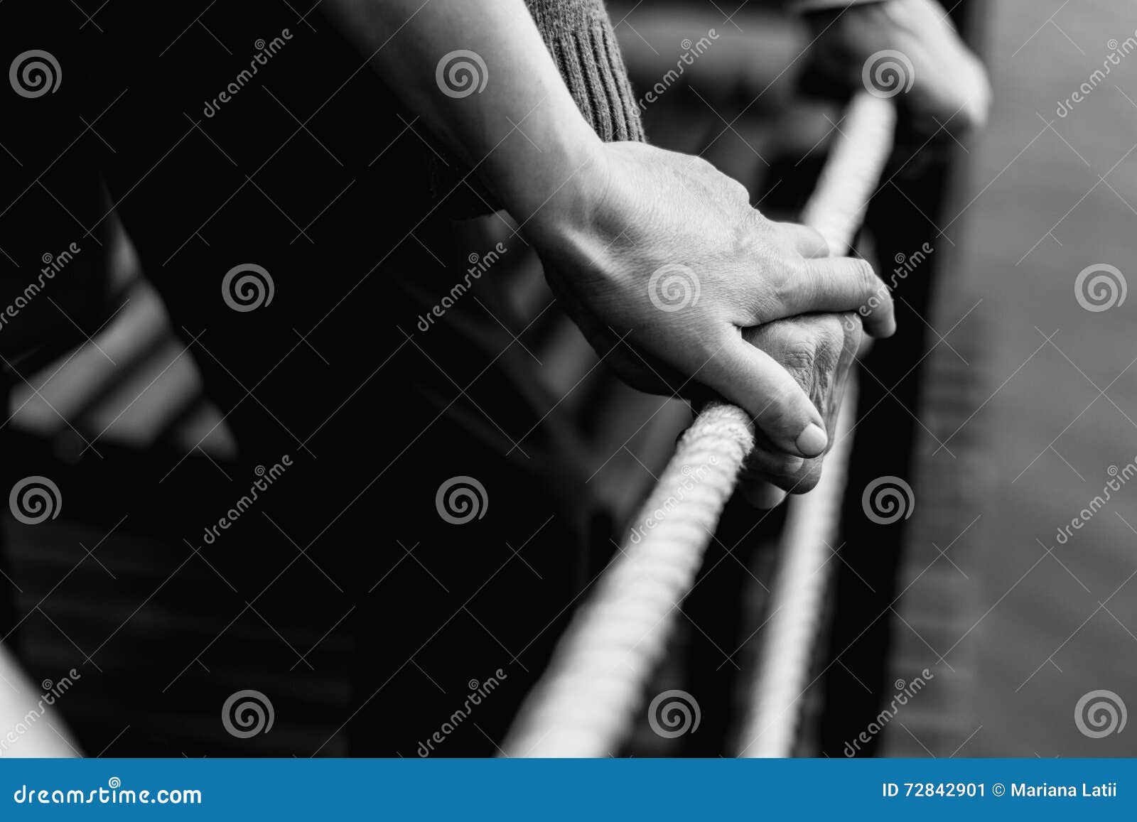 Hand in Hand stockbild. Bild von paare, rest, liebe, familie - 72842901