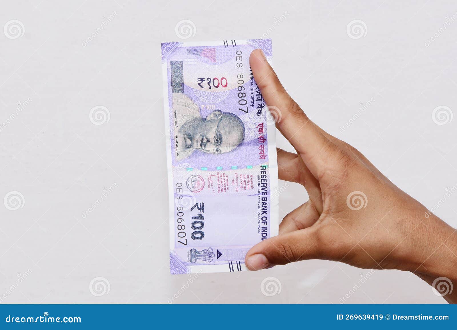 Hand Hold Indian Currencies 100 Rupees Note Stock Image - Image of coin ...
