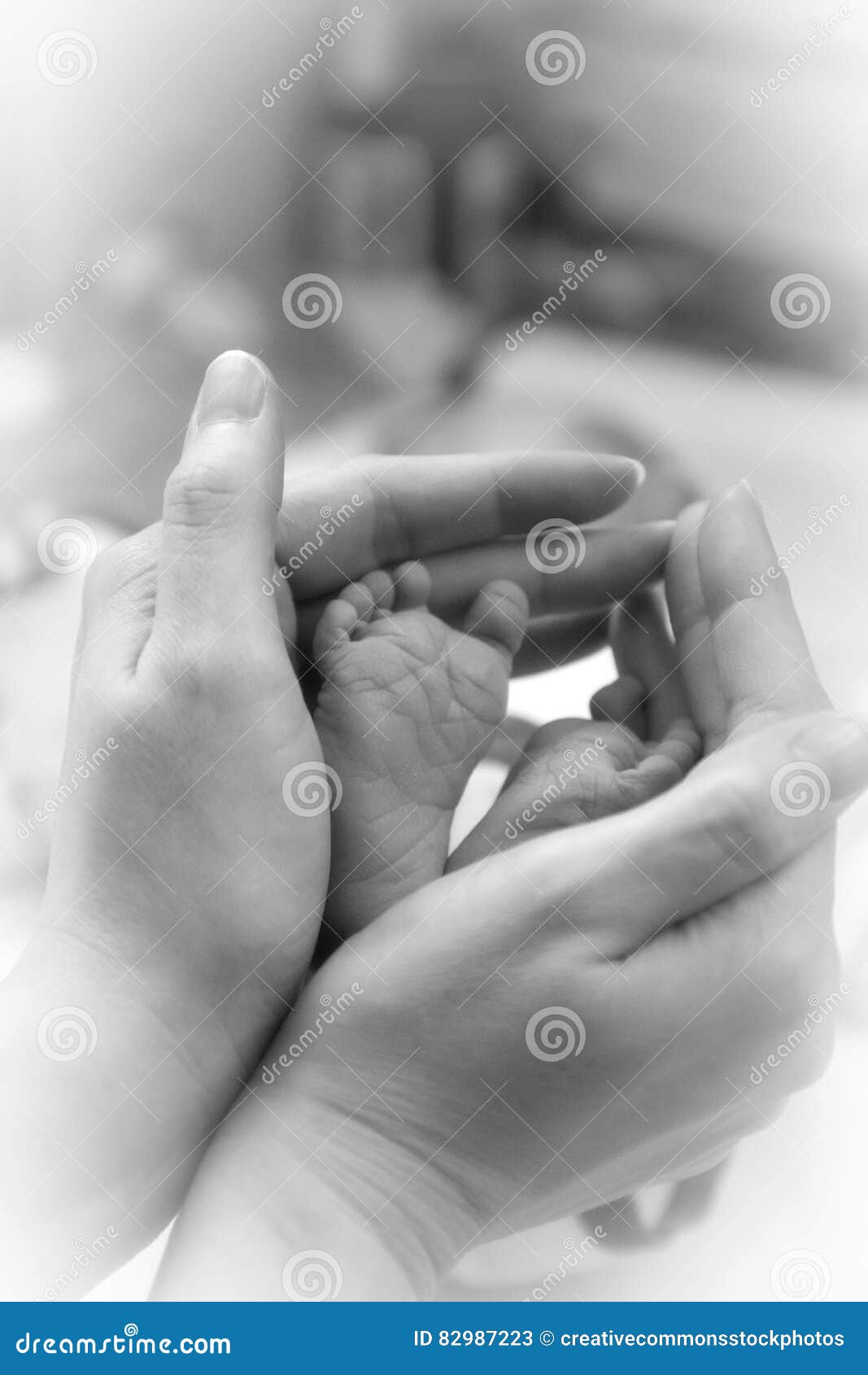 Hand Holding Feet Of Baby Picture. Image: 82987223
