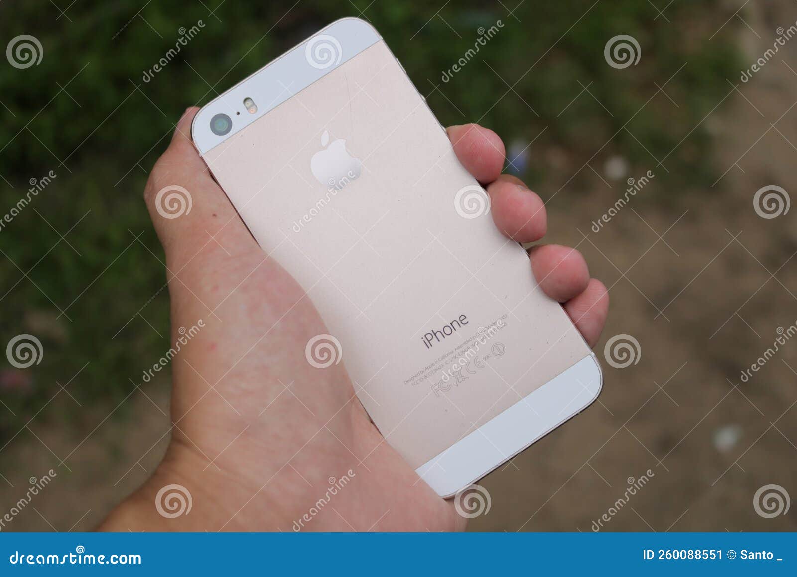 Hand Holding Iphone Back Design of Iphone 5s, Iphone 5s Released in ...