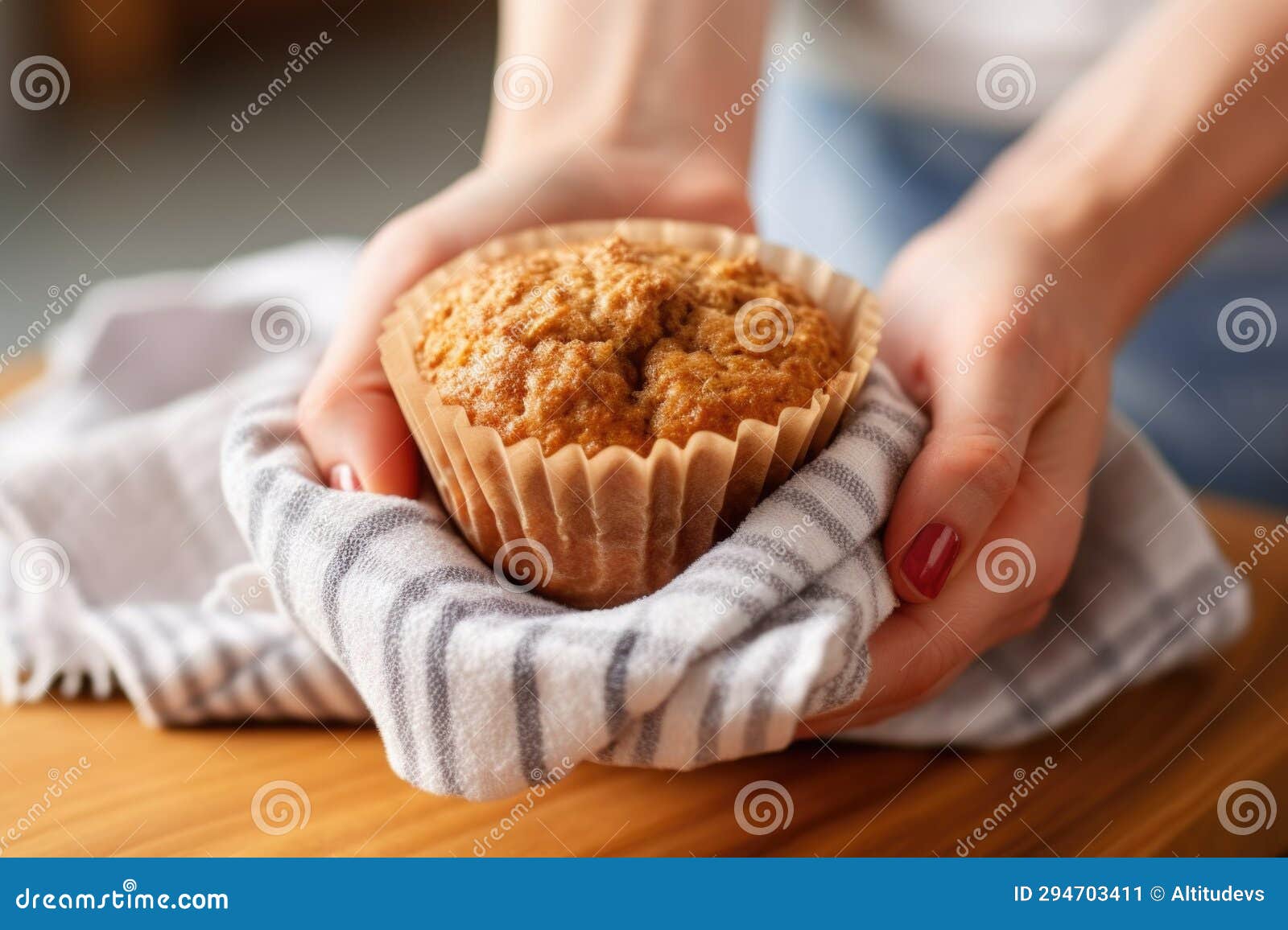 Hand Holding a Muffin Wrapped in a Cloth Napkin Stock Illustration ...