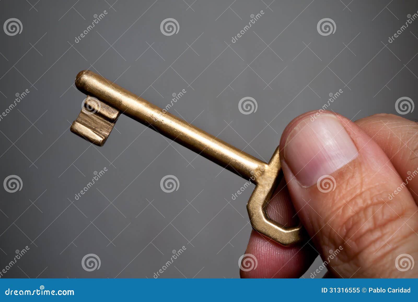 Hand holding old key. stock image. Image of start, macro - 31316555
