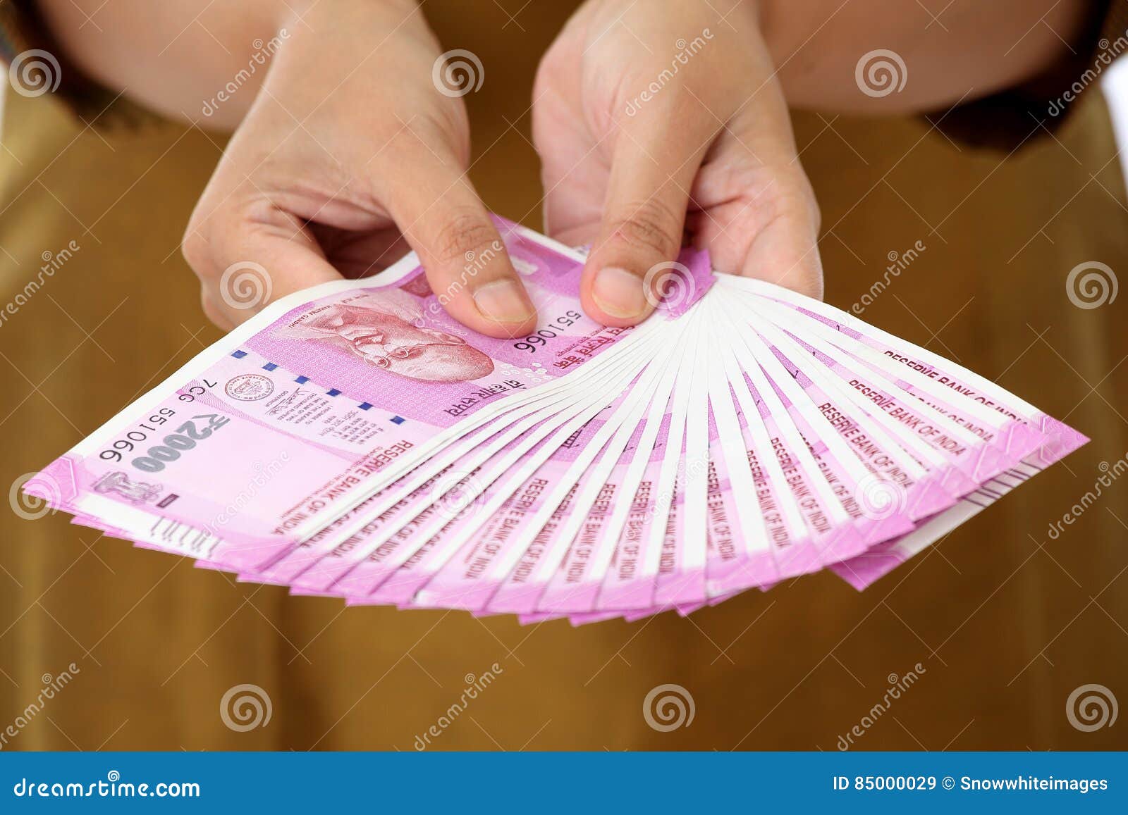 Hand Holding 2000 Rupee Notes Stock Image - Image of exchange, concept ...