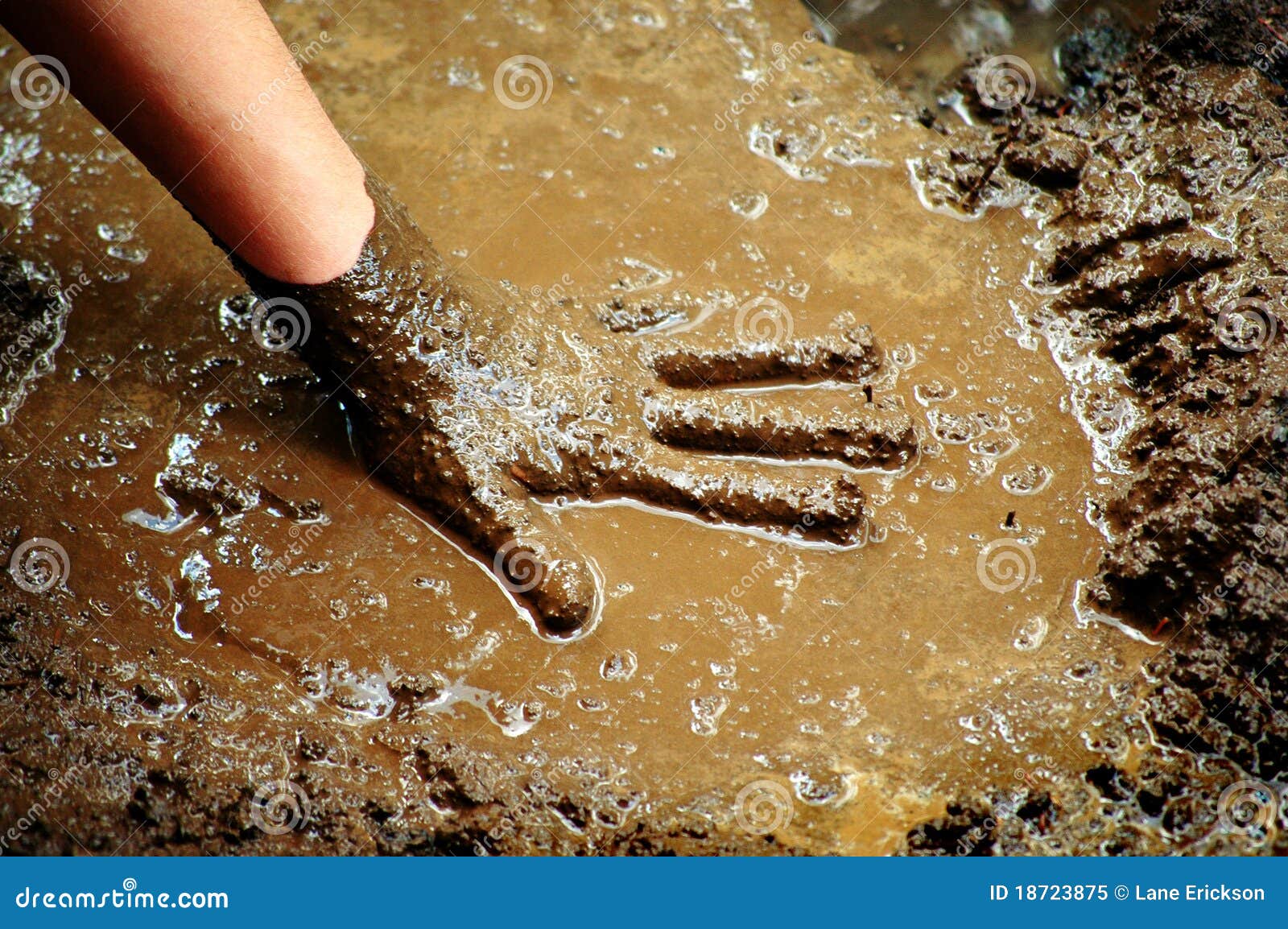 Hand im Schlamm stockbild. Bild von freude, bild, künstlerisch - 18723875