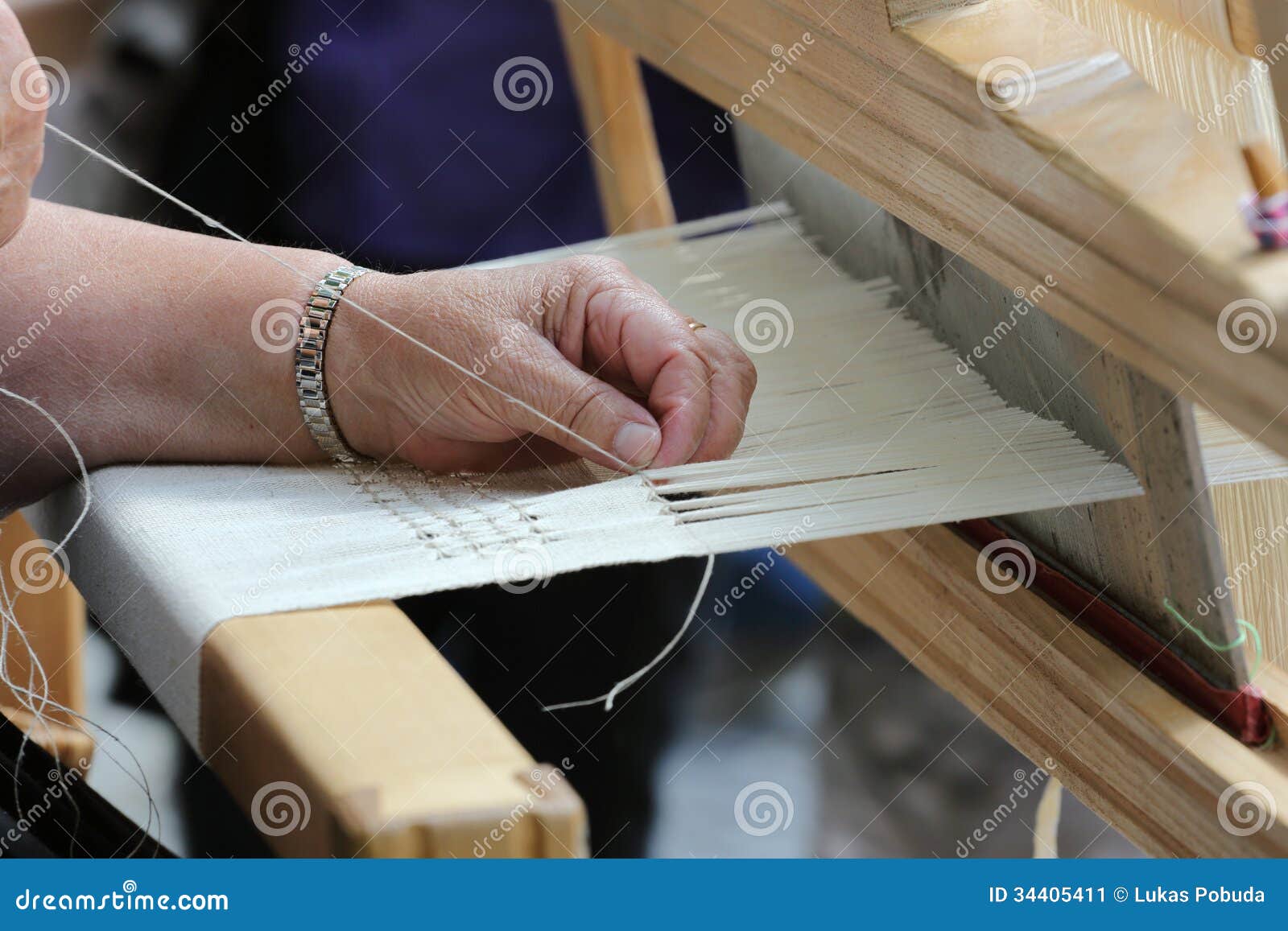 Hand Loom Royalty-Free Stock Photography | CartoonDealer.com #31571945