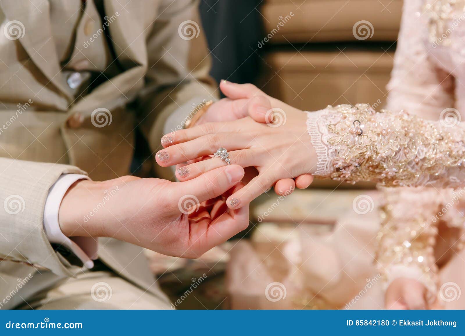 Hand of Lover are Wearing a Ring Stock Photo - Image of holding, gold ...
