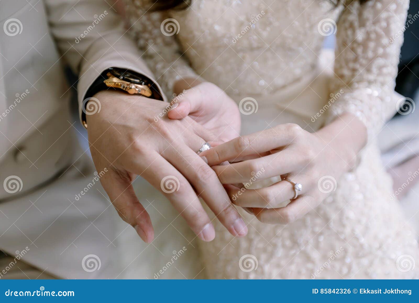 Hand of Lover are Wearing a Ring Stock Photo - Image of beautiful ...