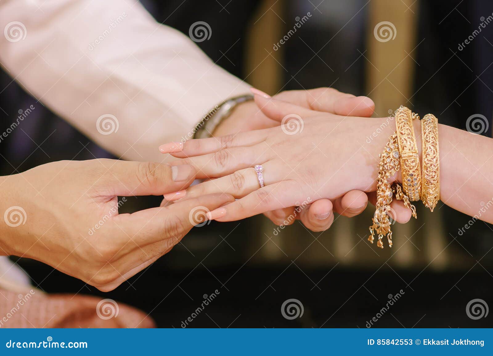 Hand of Lover are Wearing a Ring Stock Image - Image of caucasian ...