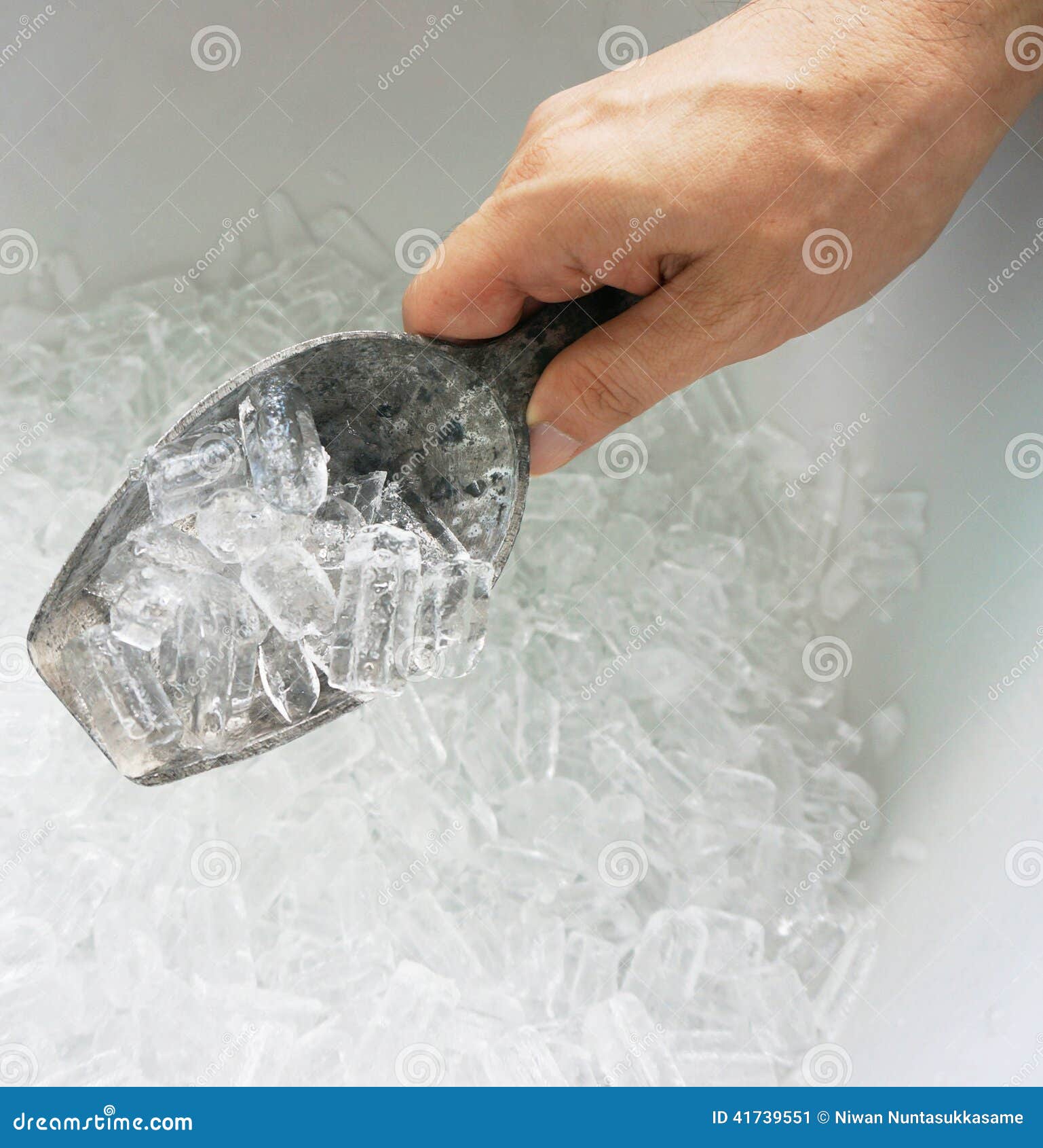 Hand of man hold ice scoop stock image. Image of light - 41739551