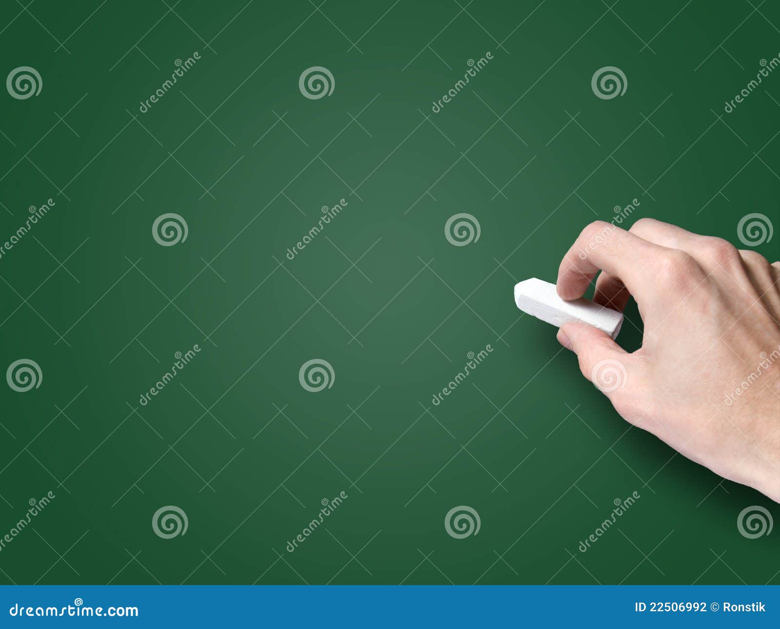 Hand Mit Kreide Auf Unbelegter Tafel Stockfoto - Bild von schule ...