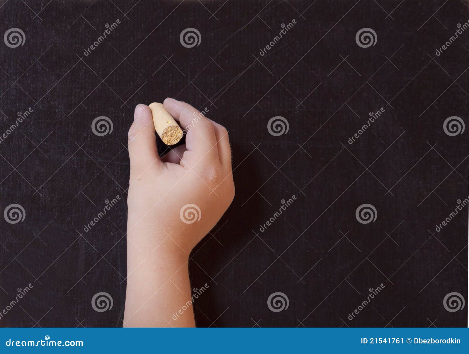 Hand Mit Kreide an Der Tafel Stockbild - Bild von gebäude, menschlich ...