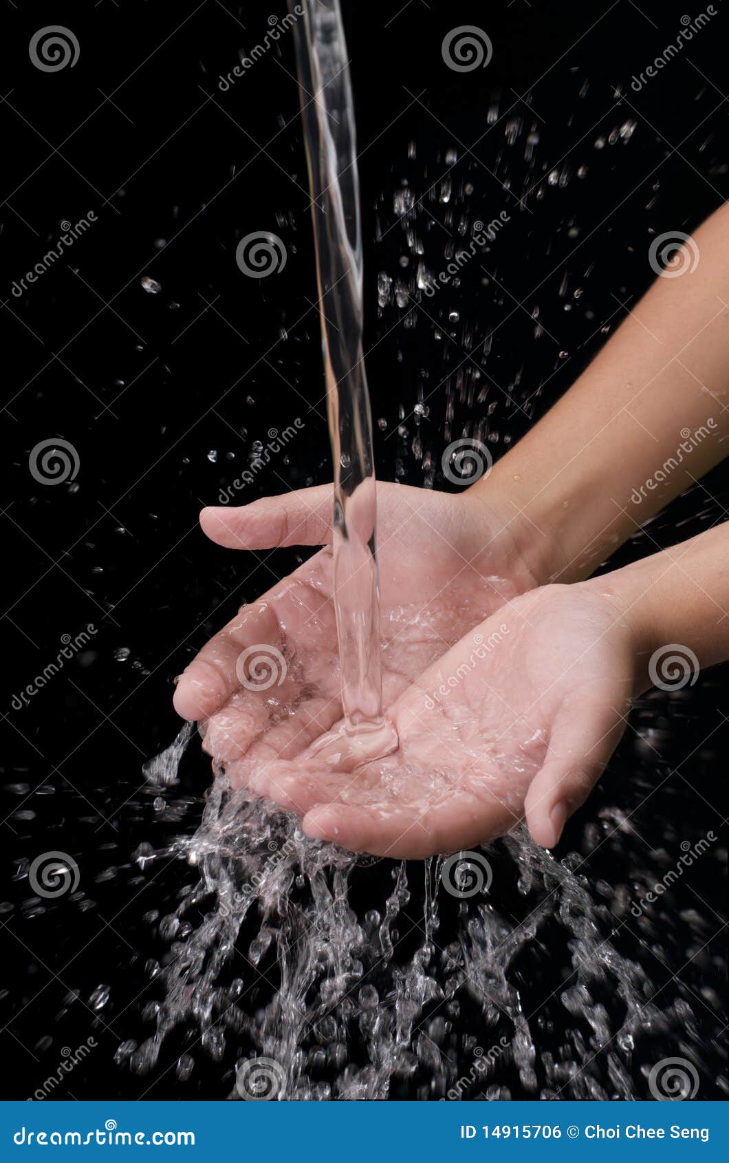 Hand mit Wasser stockfoto. Bild von reinigung, gesund - 14915706