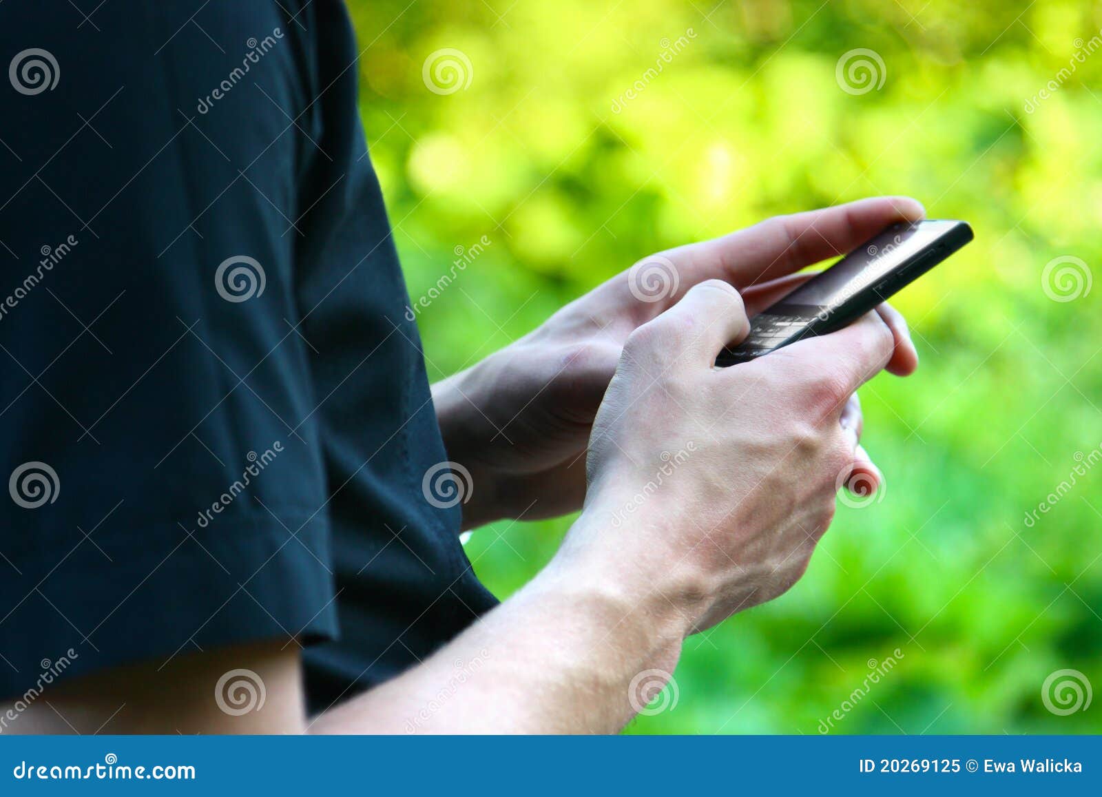 Hand with mobile phone stock image. Image of connection - 20269125