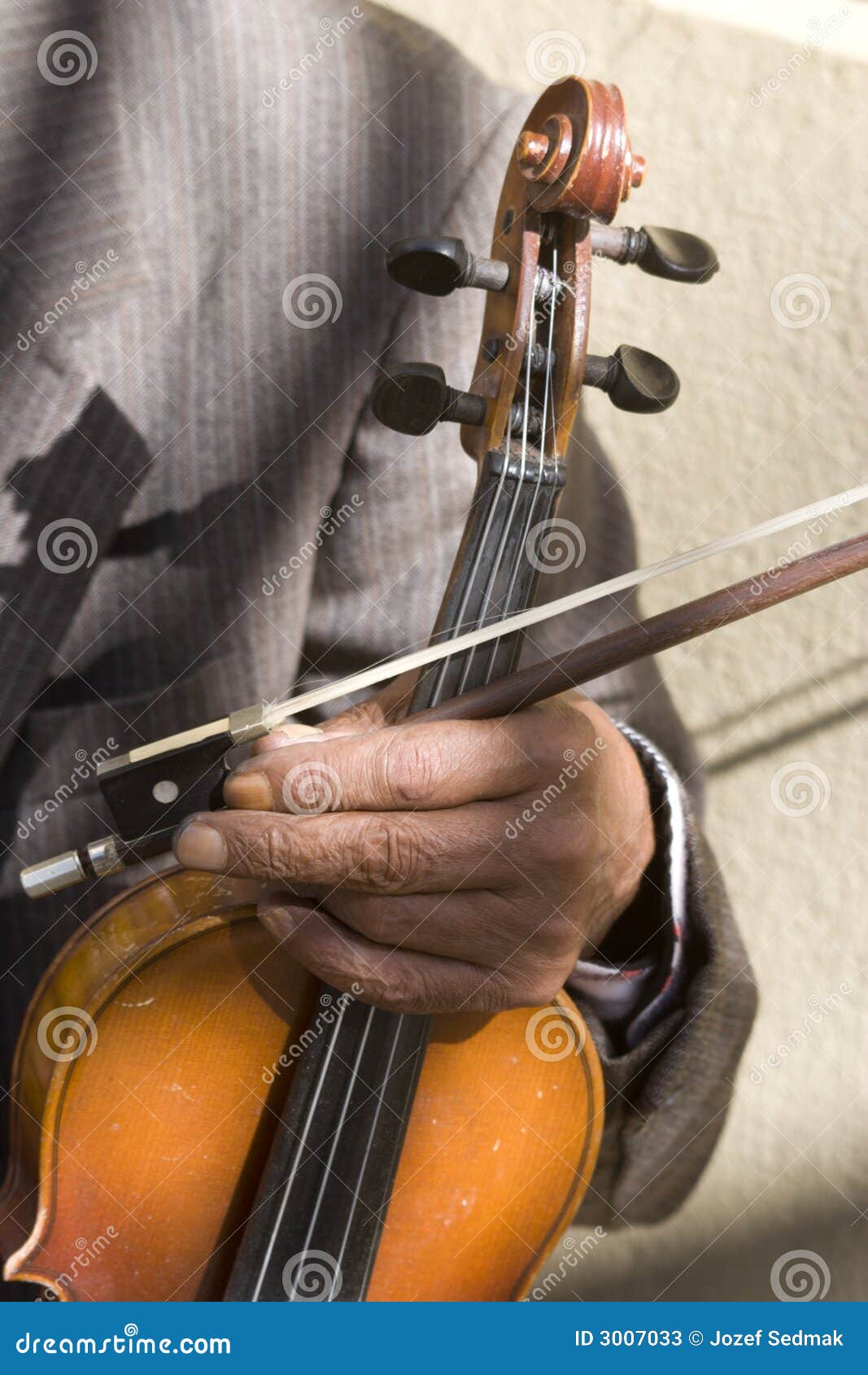 Hand of old fiddle stock image. Image of violin, fiddle - 3007033