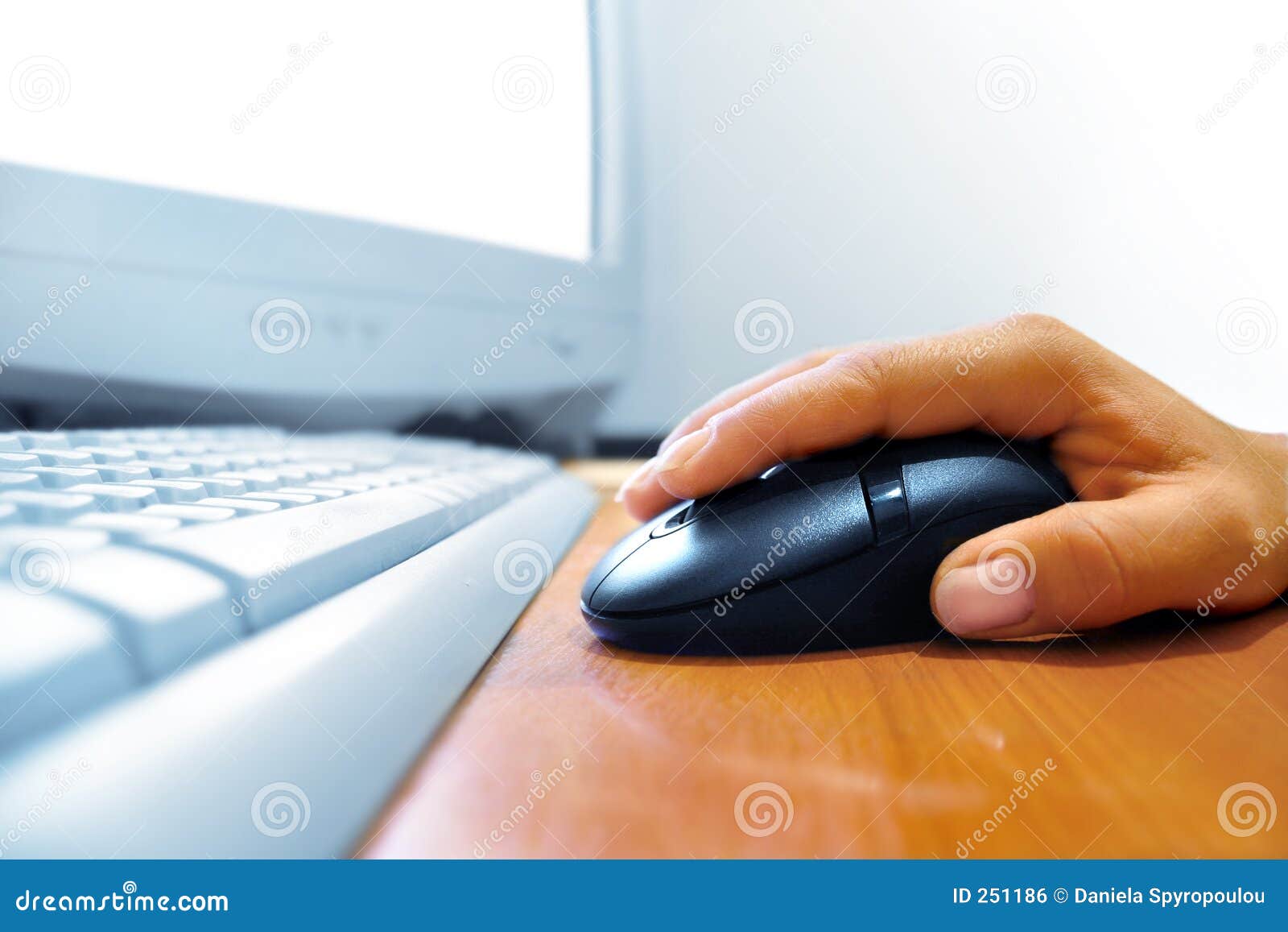 Hand op de muis stock foto. Image of collectief, bureau - 251186