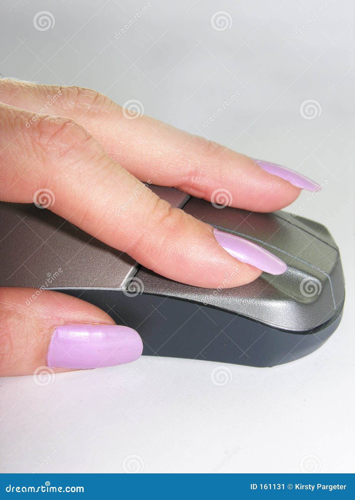 Hand op muis stock afbeelding. Image of vinger, lichaam - 161131