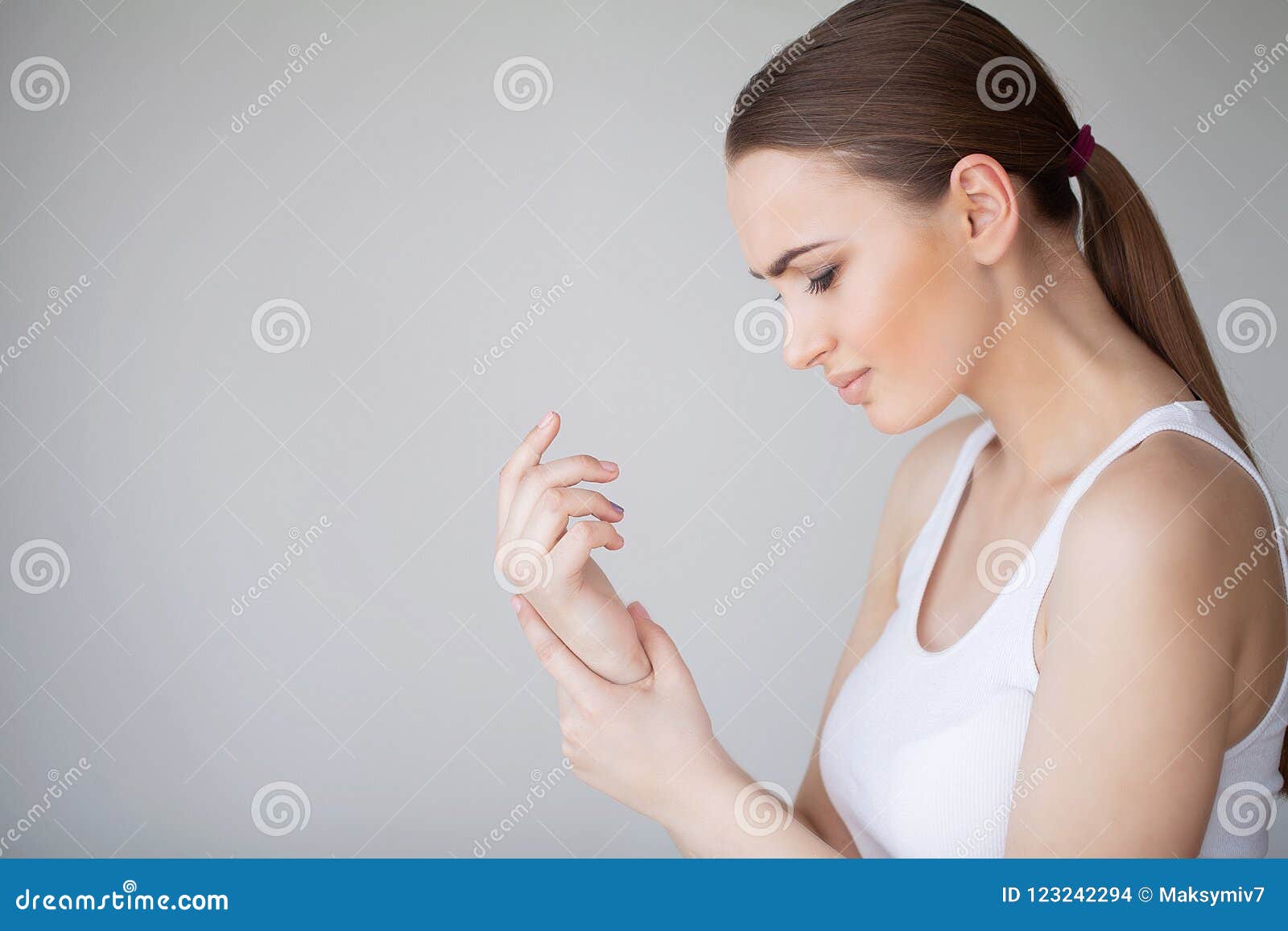 Hand Pain. Acute Pain in a Woman Hand Stock Photo - Image of hand ...