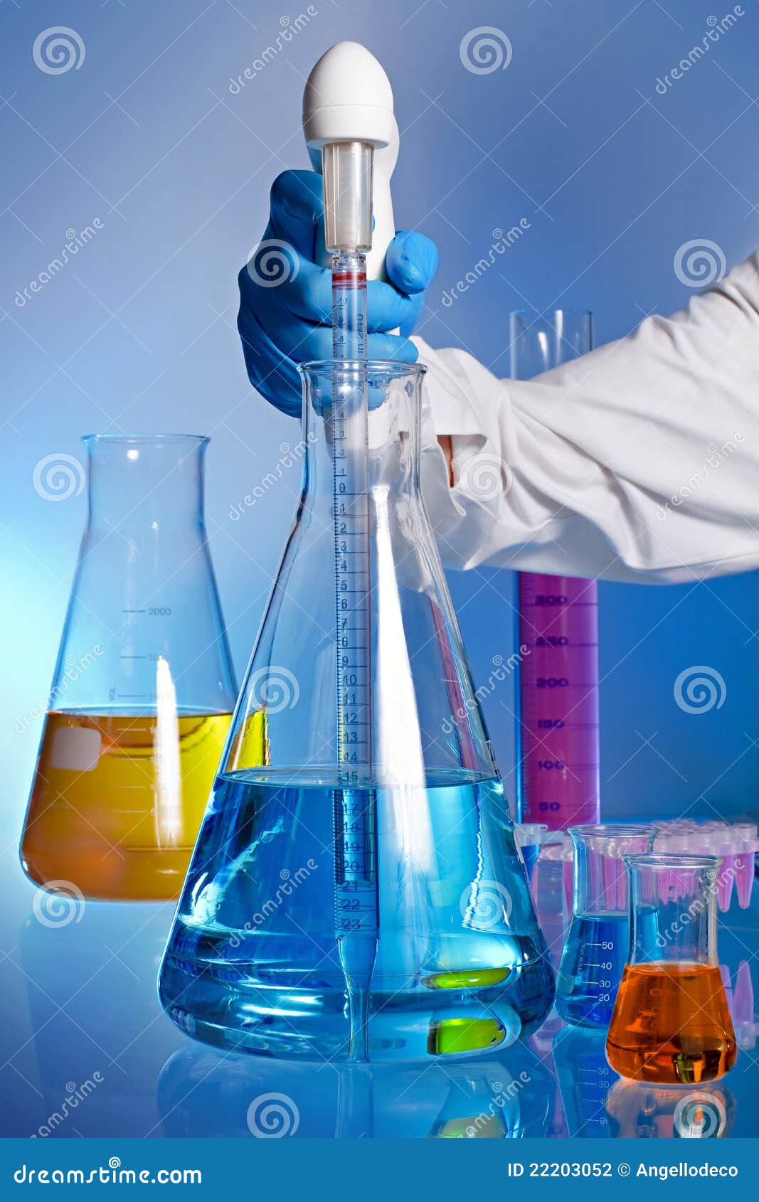 Hand Pipetting Digital Pipette Stock Photo - Image of doctor, fluid ...