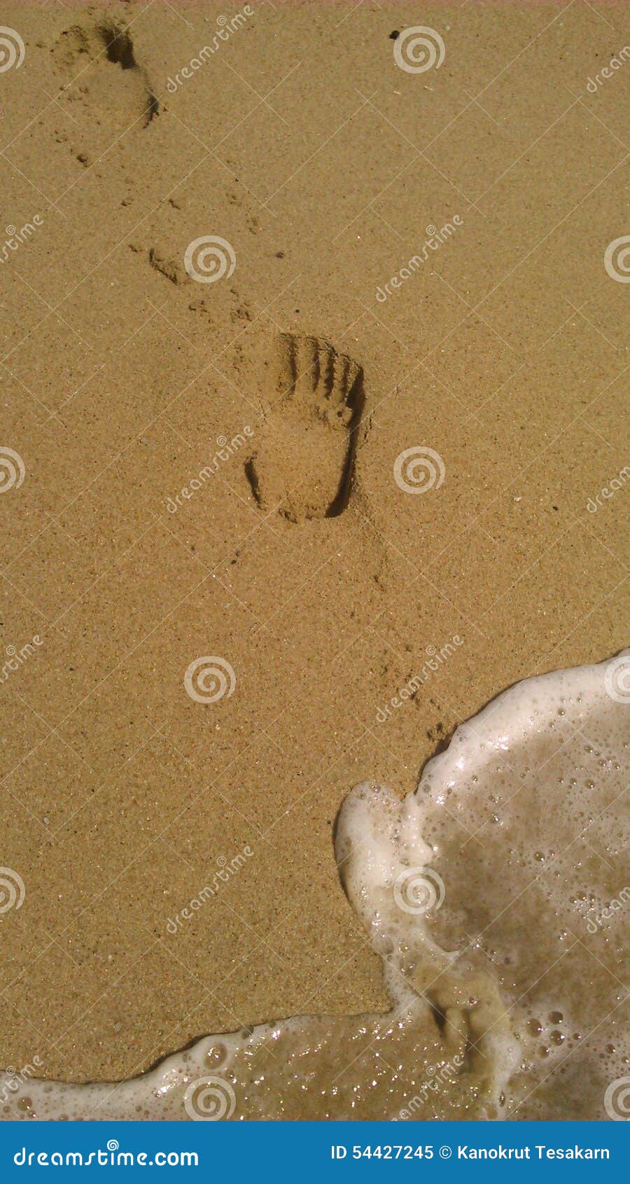 Hand Print in the Sand on Beach Stock Image - Image of waves, handprint ...