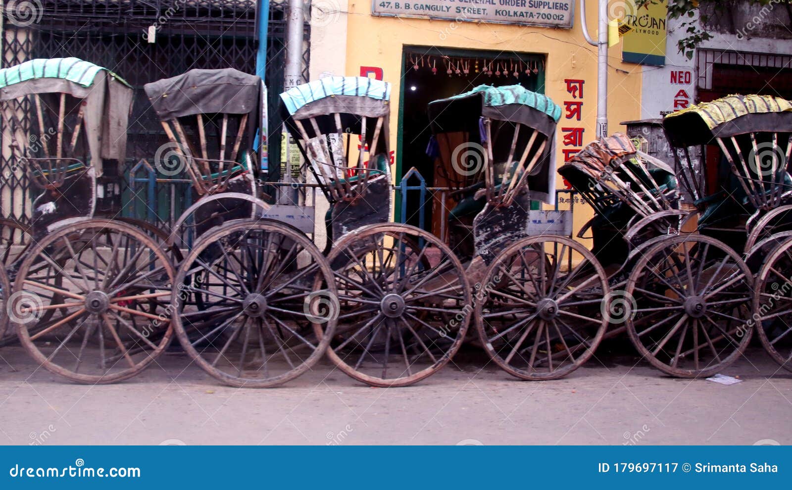Hand Rickshaw in kolkata editorial photography. Image of background ...