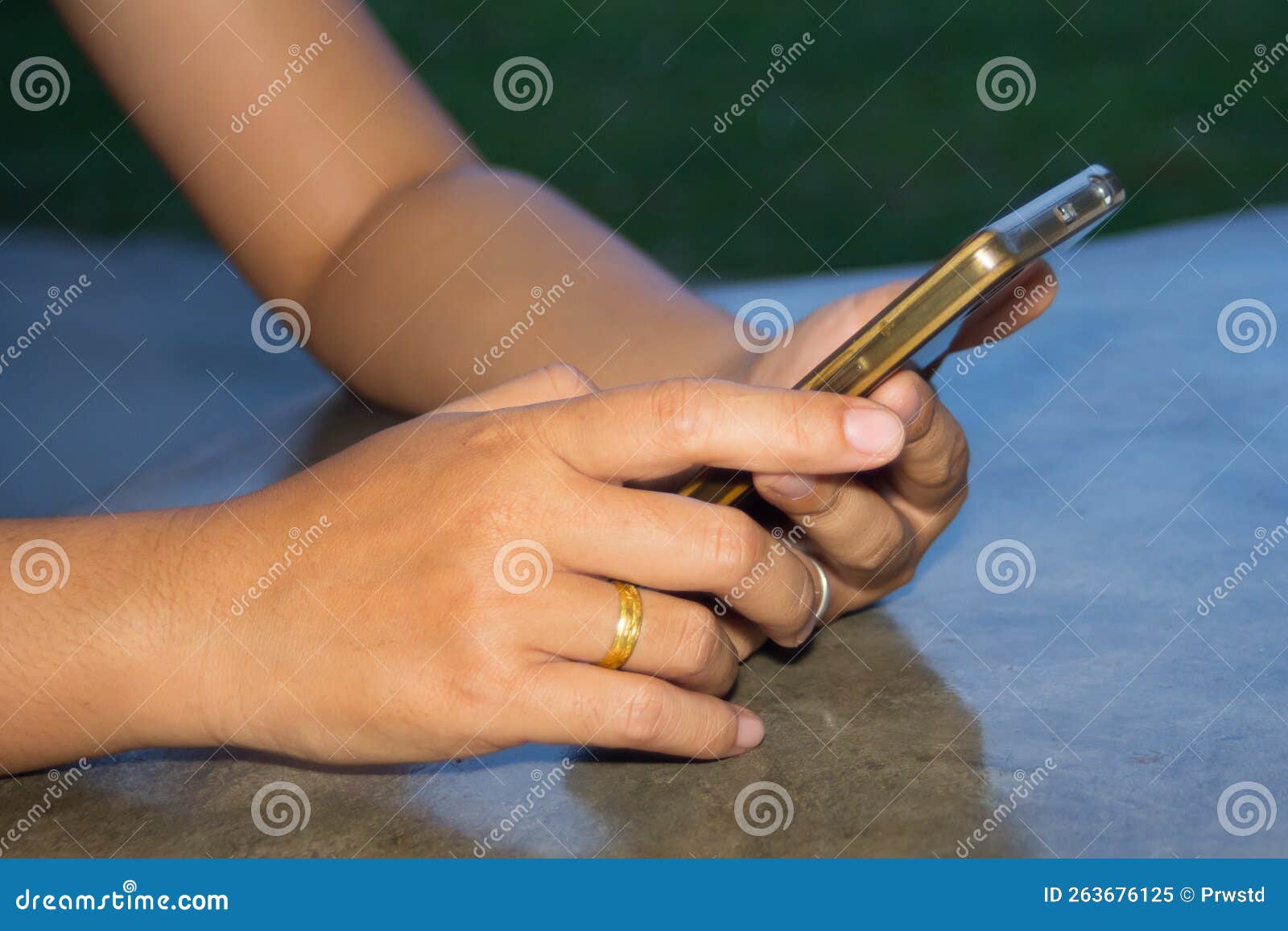 Hand with Samrt Phone Content Stock Image - Image of smiling, people ...