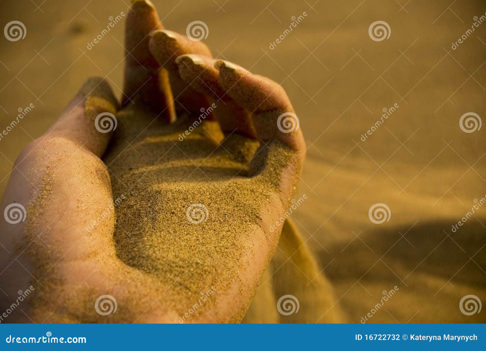 Hand with sand stock photo. Image of leaking, desert - 16722732