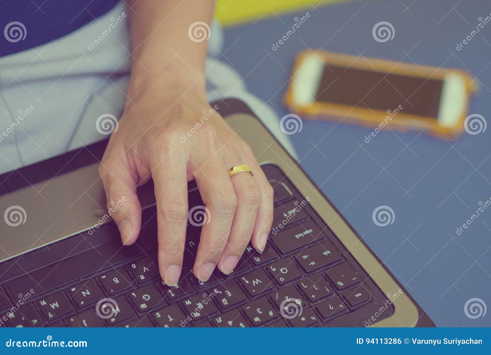 Hand Typing Keyboard Labtop Royalty-Free Stock Image | CartoonDealer ...