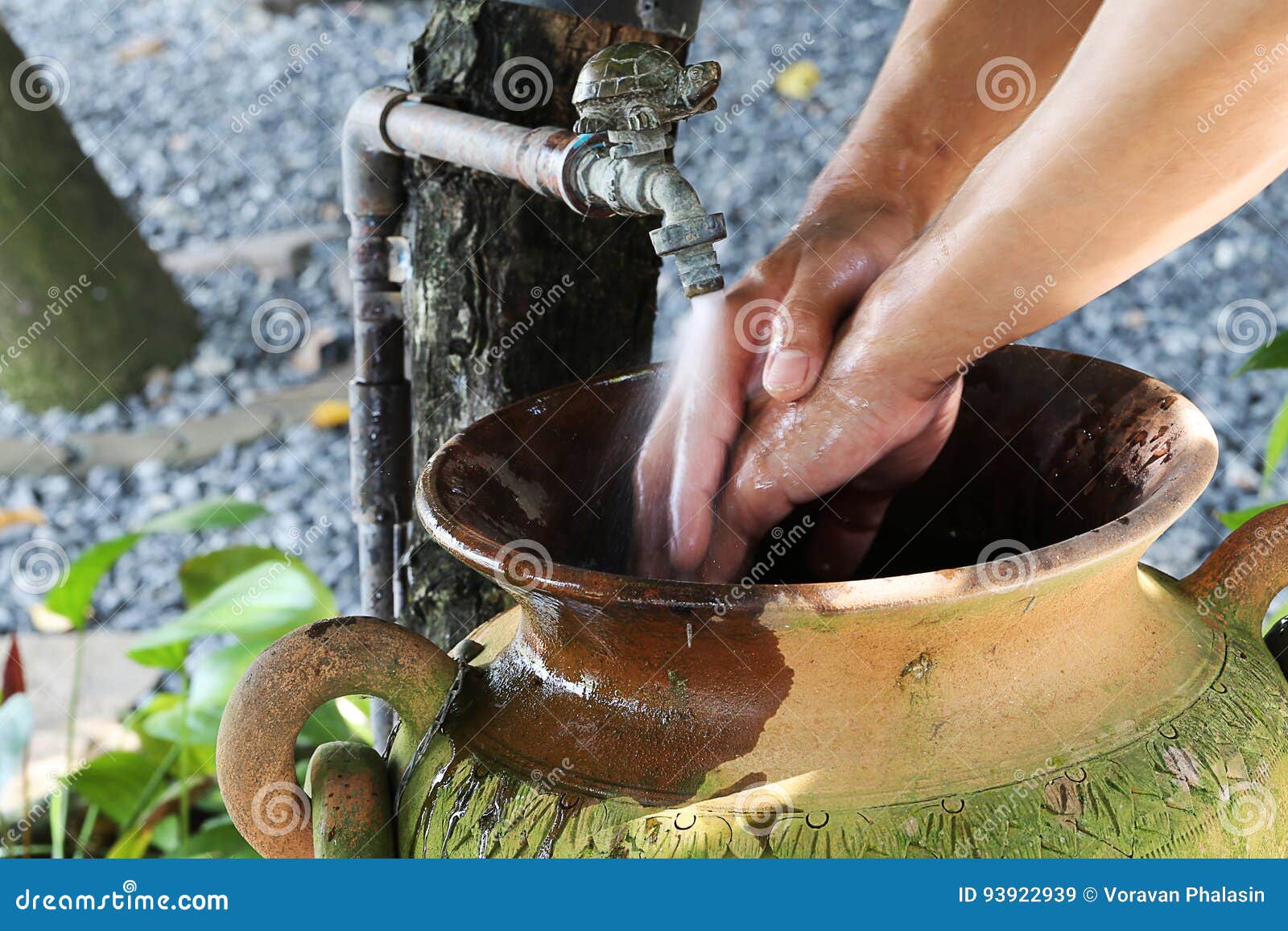 Hand Washing in the Clay Pot Sink Stock Image - Image of nature, garden ...