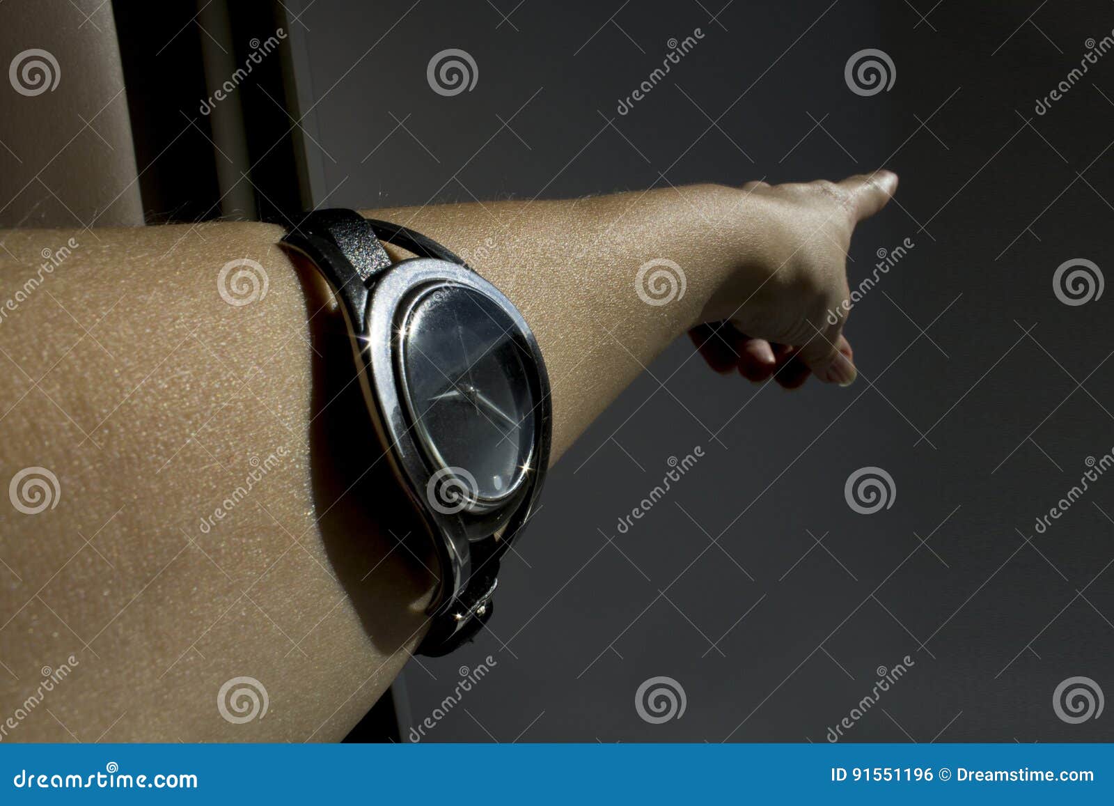 The hand with the watch stock photo. Image of clock, hand - 91551196