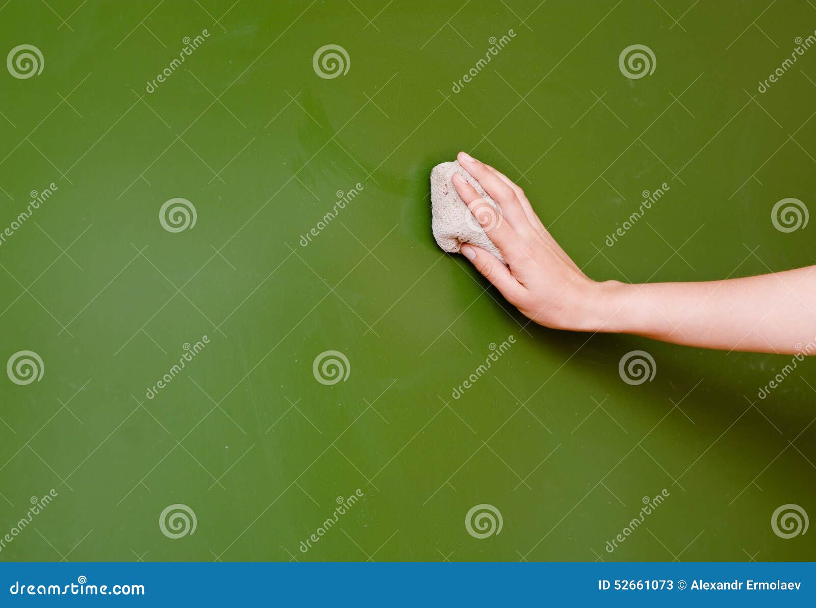 Hand Wischt Die Tafel, Mit Einem Lappen Ab Stockbild - Bild von ...