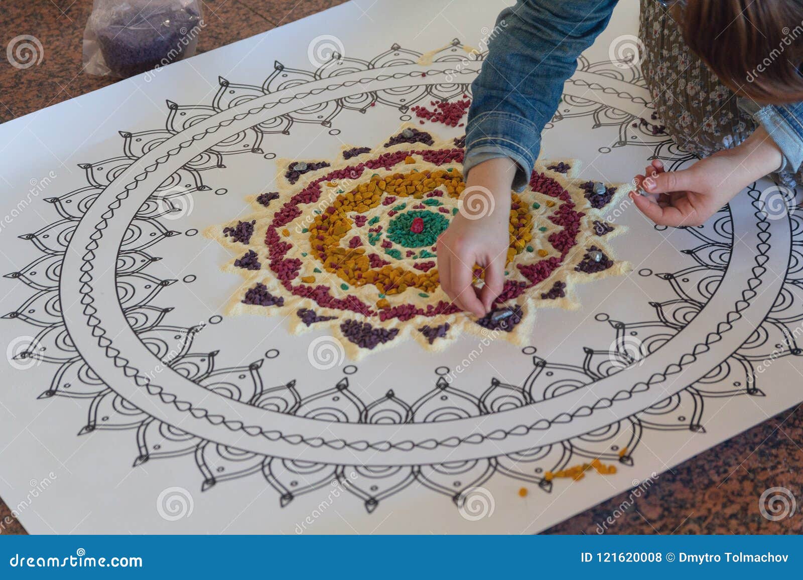 Hand of the Woman Creating a Mandala Stock Photo - Image of mandala ...