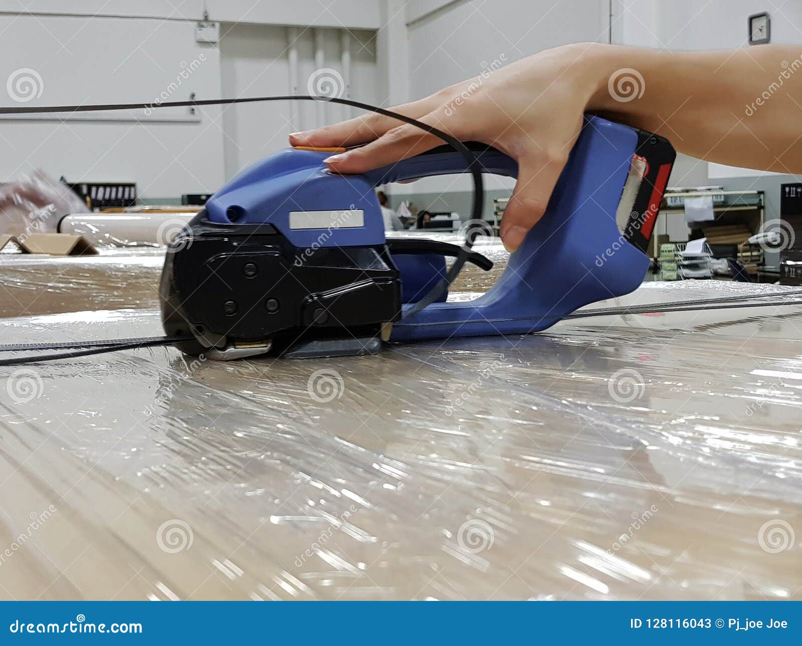 Hand of the Worker are Using the Semi Auto Strapping Machine, Sh Stock ...
