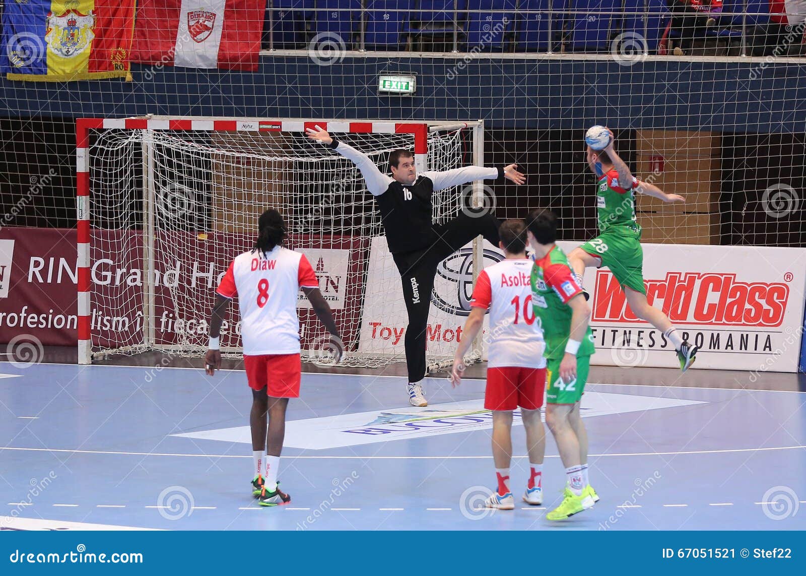 Handbalkeeper redactionele foto. Image of duits, goalie - 67051521