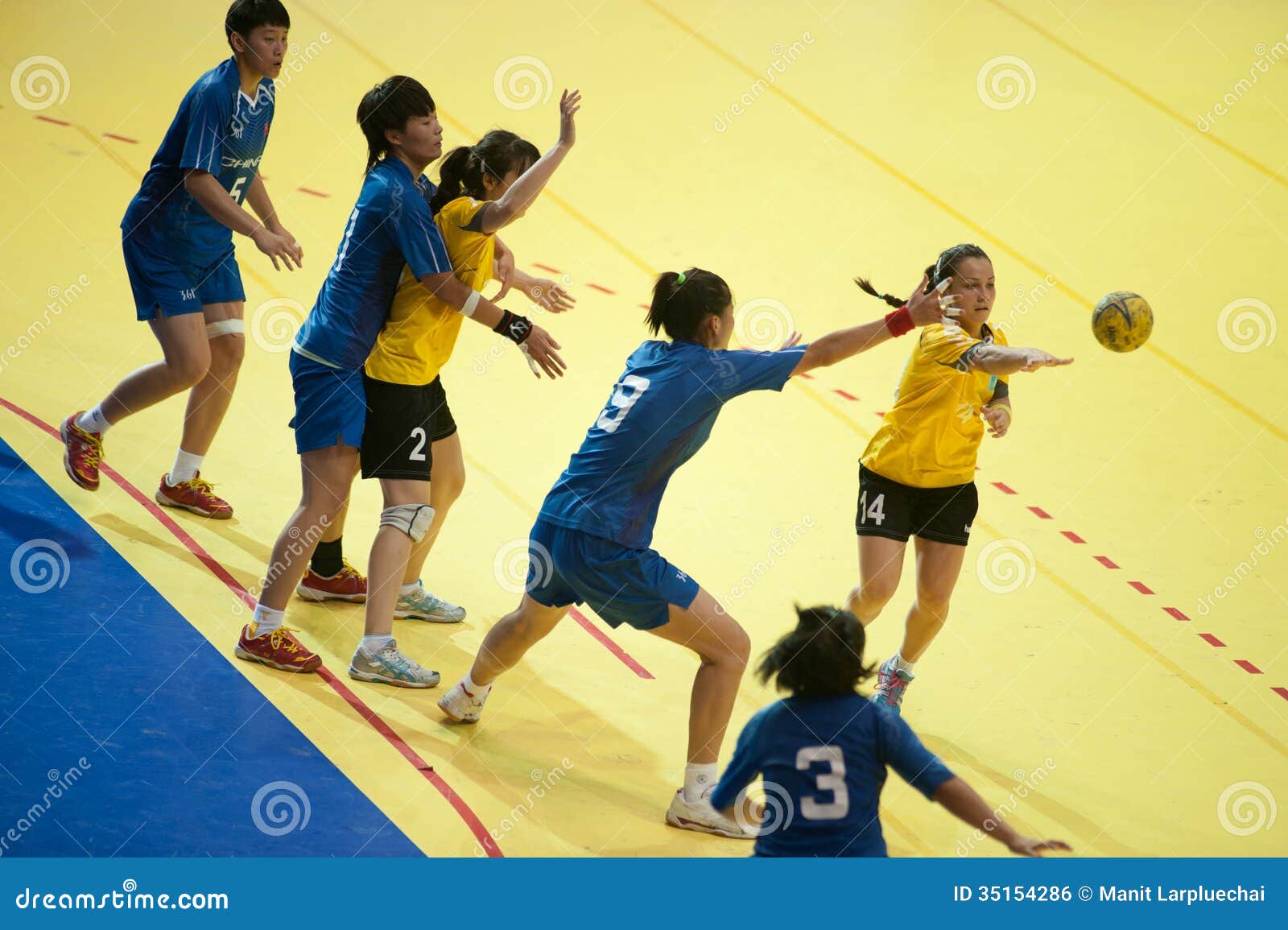 Handballsport. redaktionelles foto. Bild von praxis, zuhause - 35154286