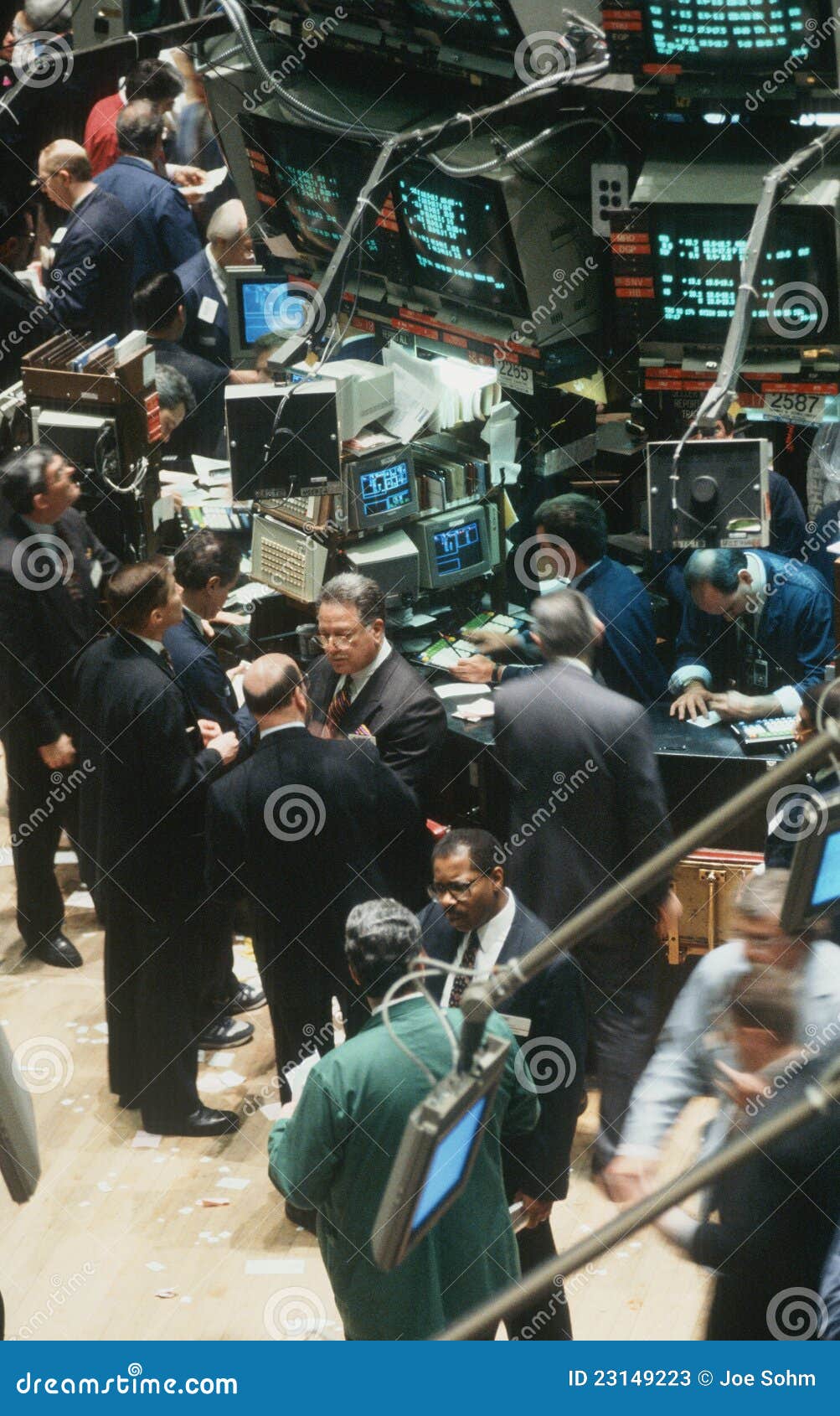 Handelaren Bij De Beurs Van New York Redactionele Stock Foto - Image of ...