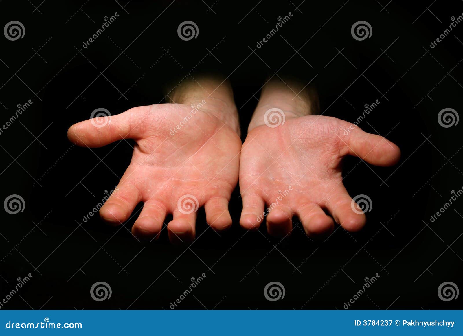 Handen die aalmoes bedelen stock afbeelding. Image of open - 3784237