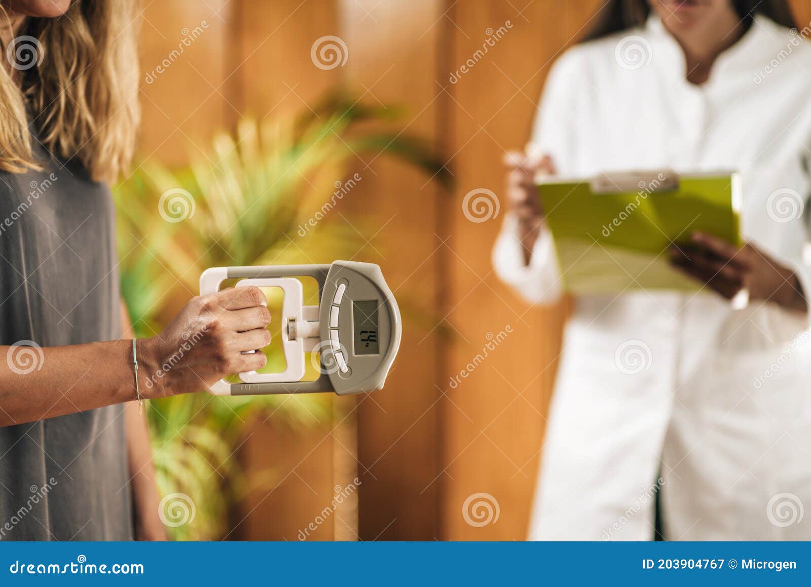 Handgrip Strength Test with Digital Hand Dynamometer at a Functional ...