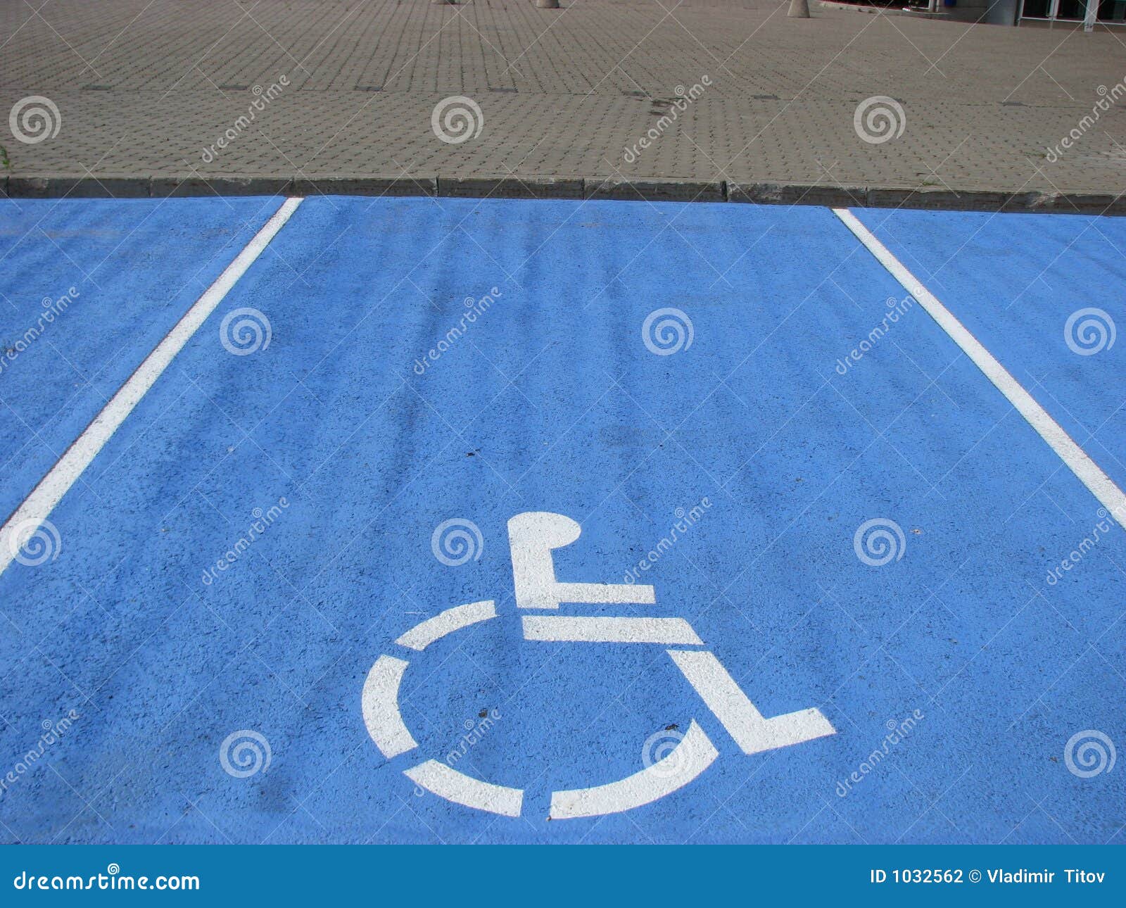 Handikapp parkering arkivfoto. Bild av stopp, handikappat - 1032562