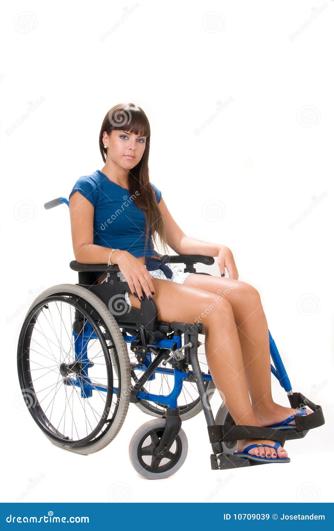 Handikappad rullstolkvinna fotografering för bildbyråer. Bild av kvinna ...