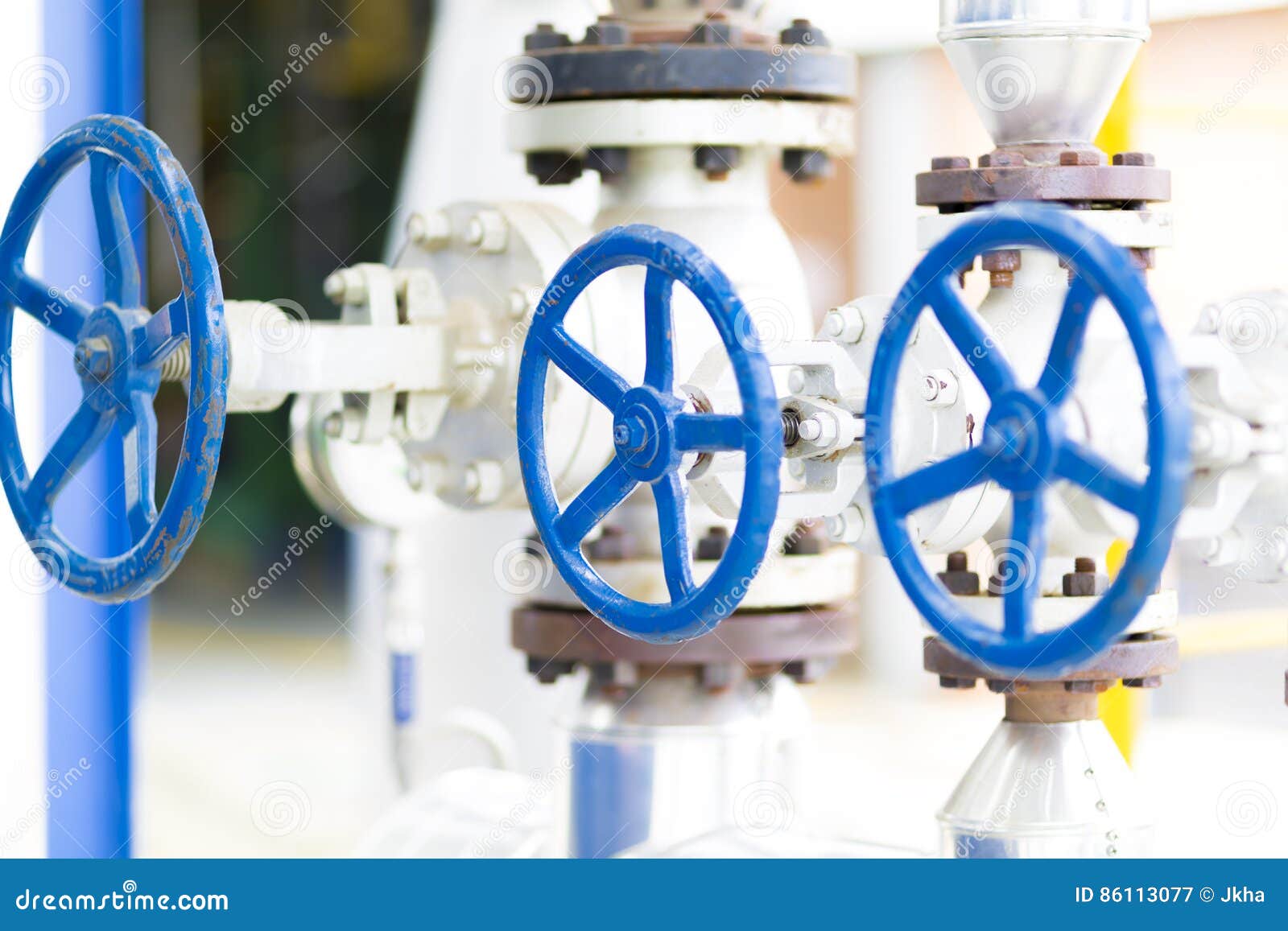 Handle Gate Valve on the Pipeline Stock Image - Image of metallic ...