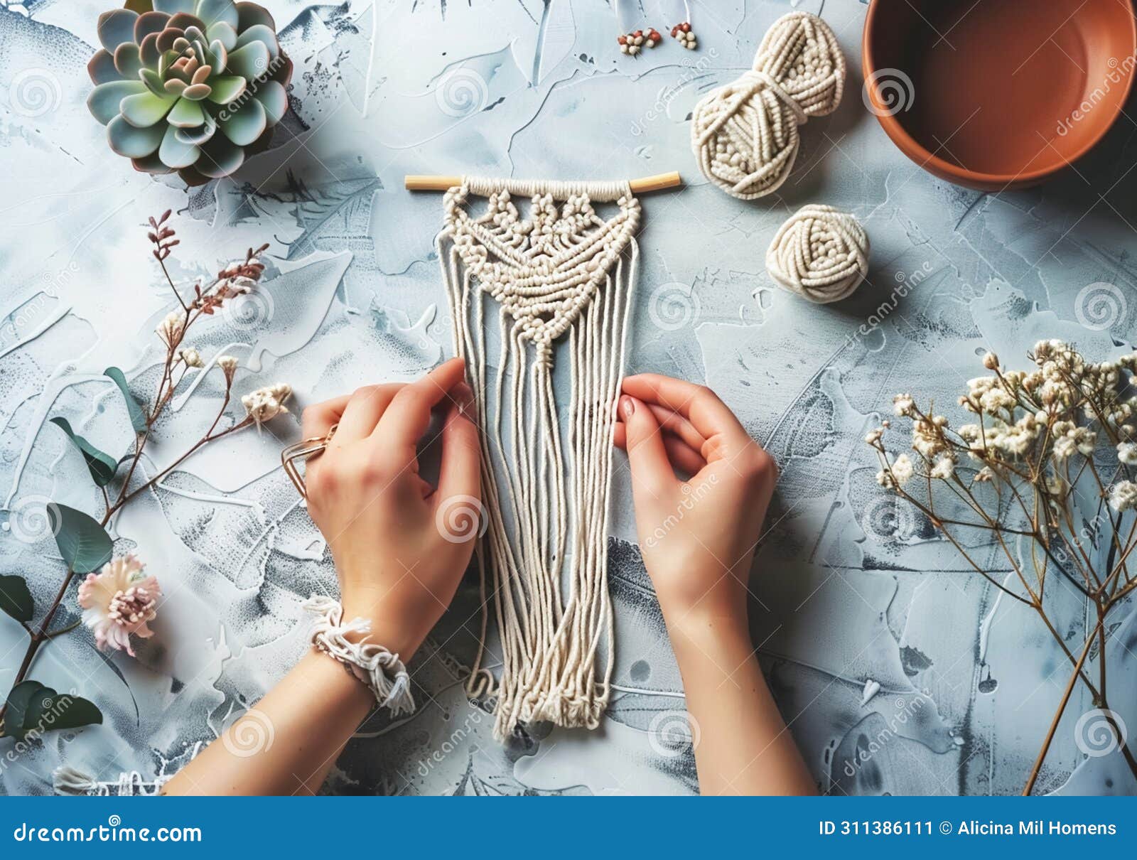 Handmade Macramé, Manual Weaving Technique that Uses Elaborate Knots To ...
