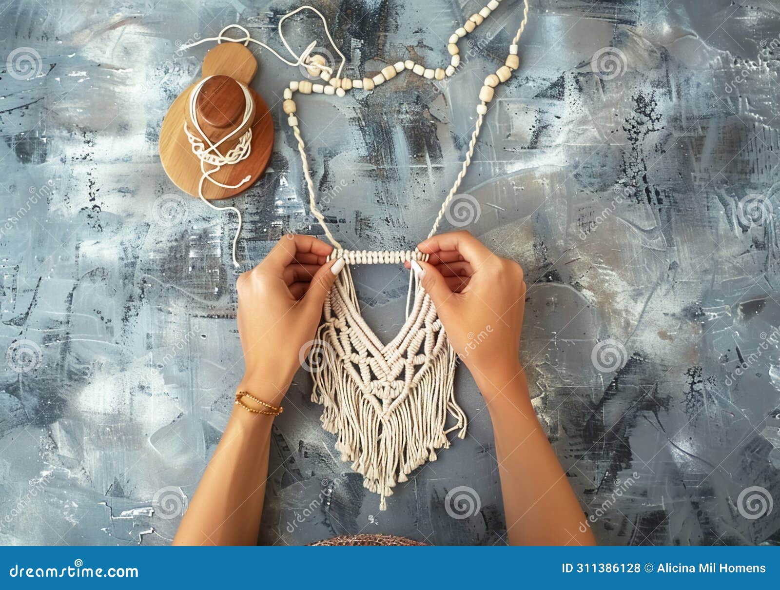Handmade Macramé, Manual Weaving Technique that Uses Elaborate Knots To Create Decorative ...