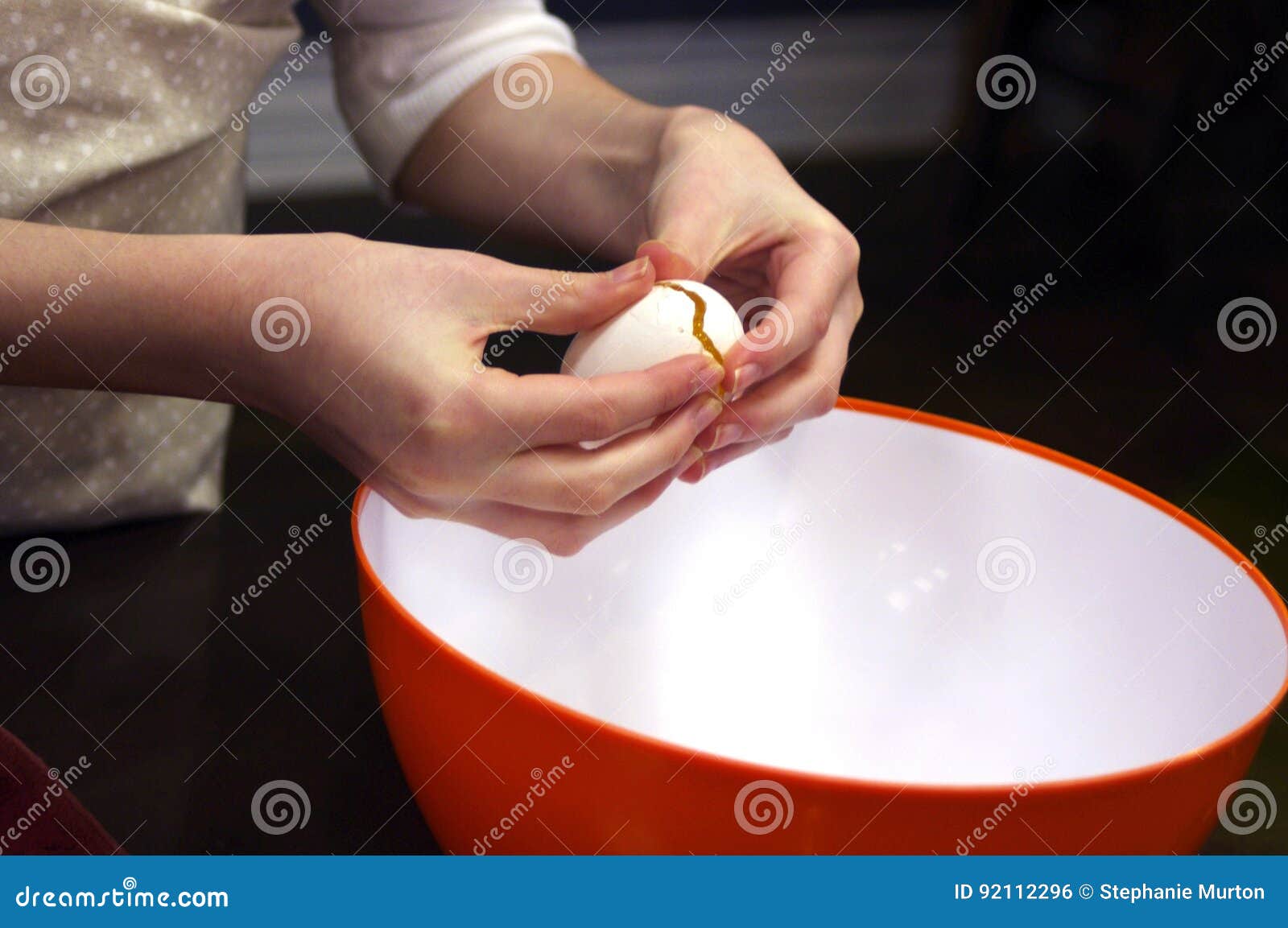 Hands Cracking egg stock photo. Image of baking, cracking - 92112296