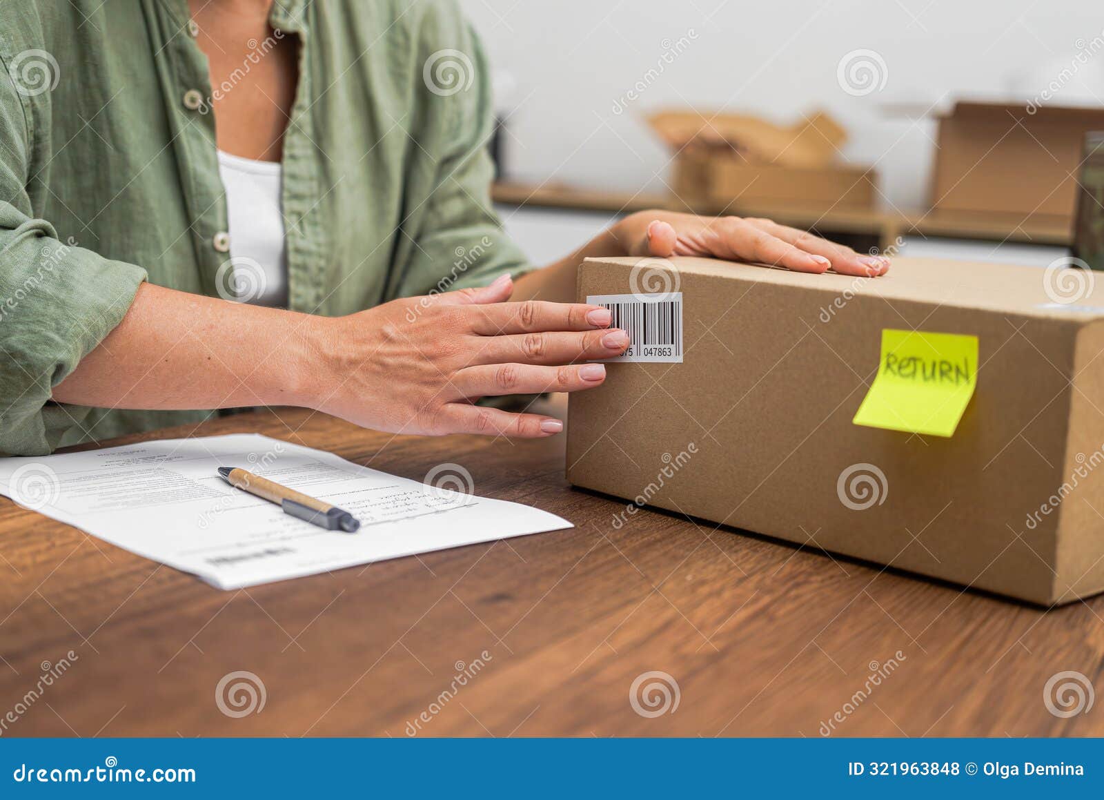 Sticker With Word `Help!` On Empty Glass For Beer And Handcuffs Royalty ...